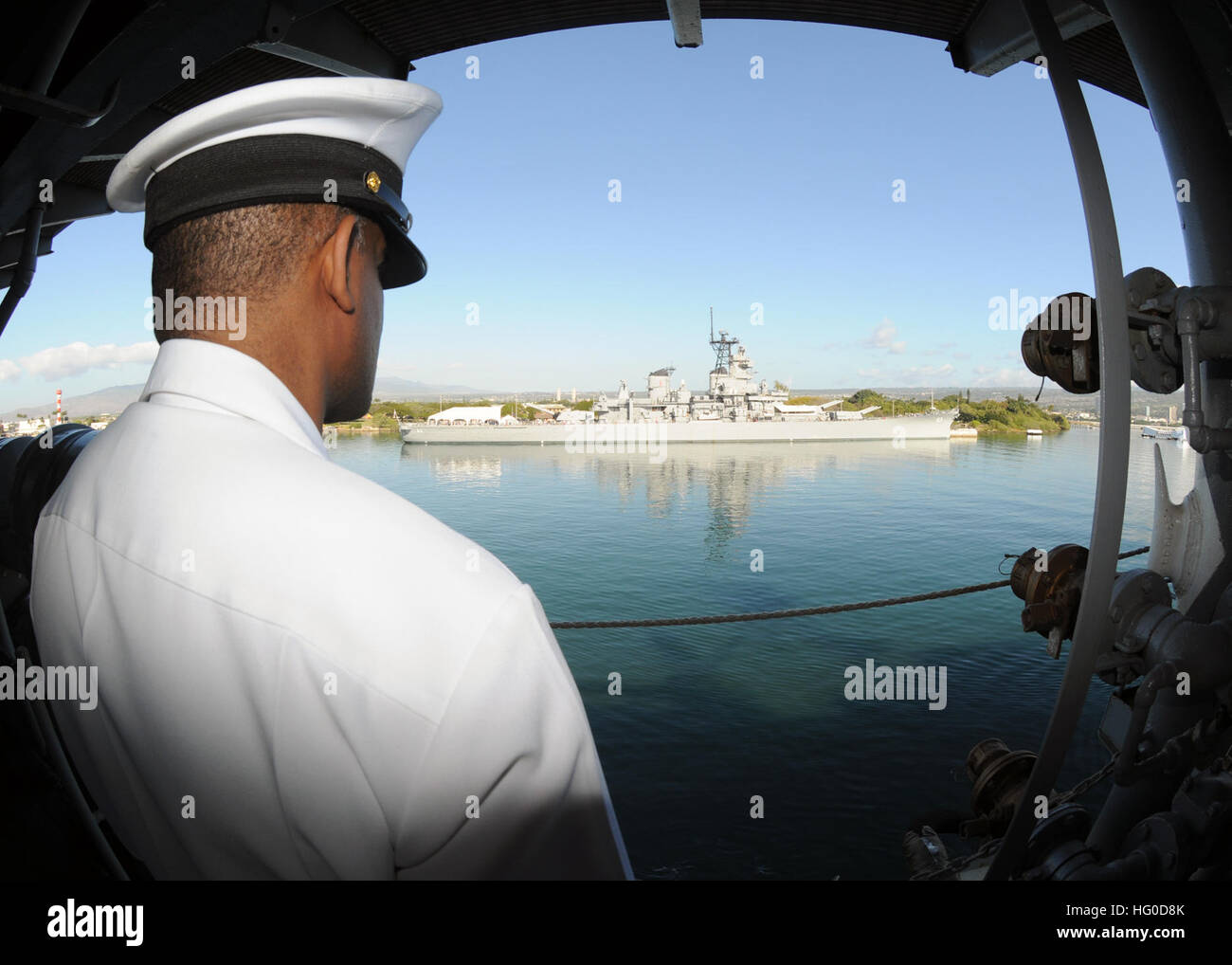 The submarine tender USS Frank Cable (AS 40) passes the USS Missouri ...