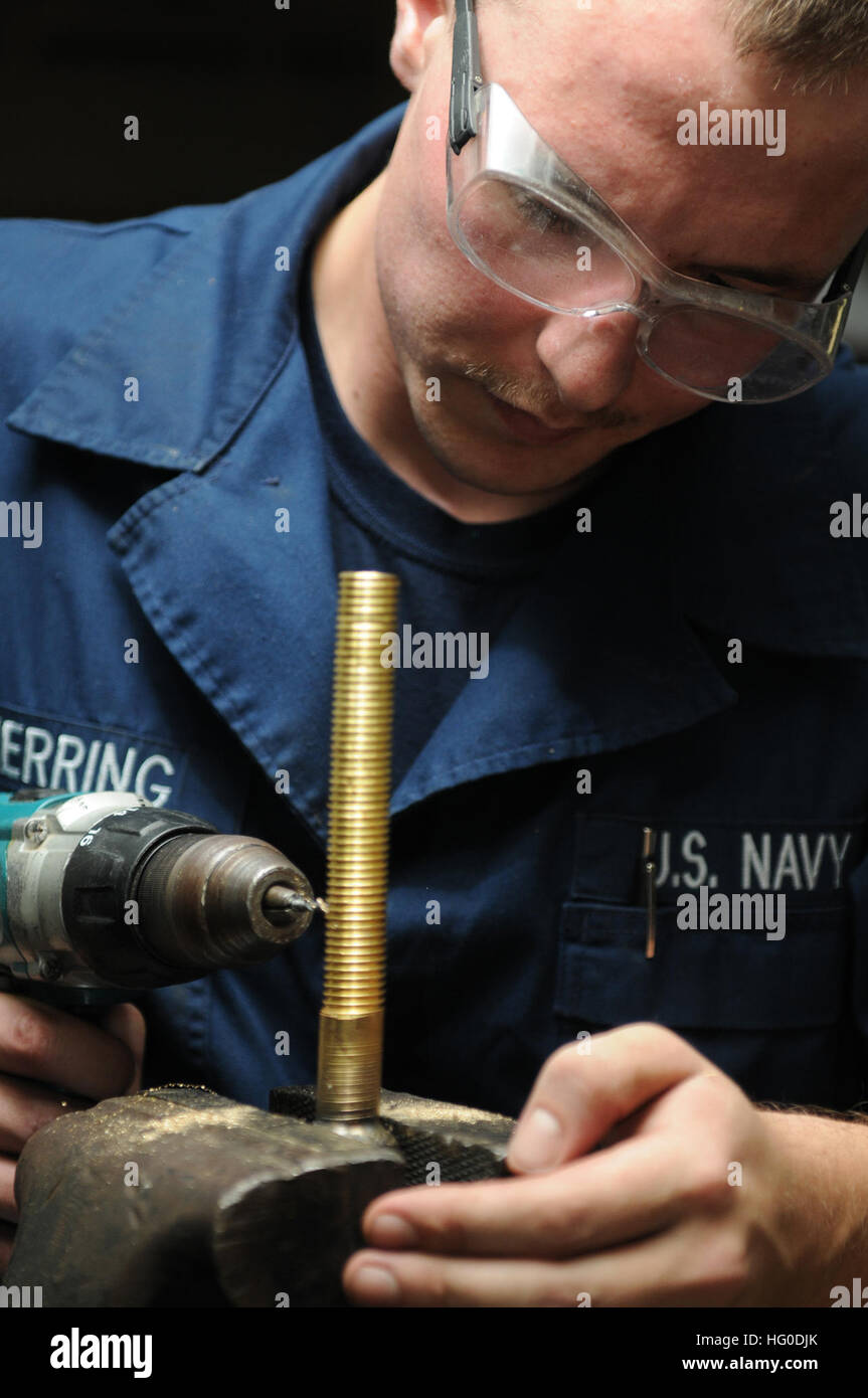 Ship fitter hi-res stock photography and images - Alamy