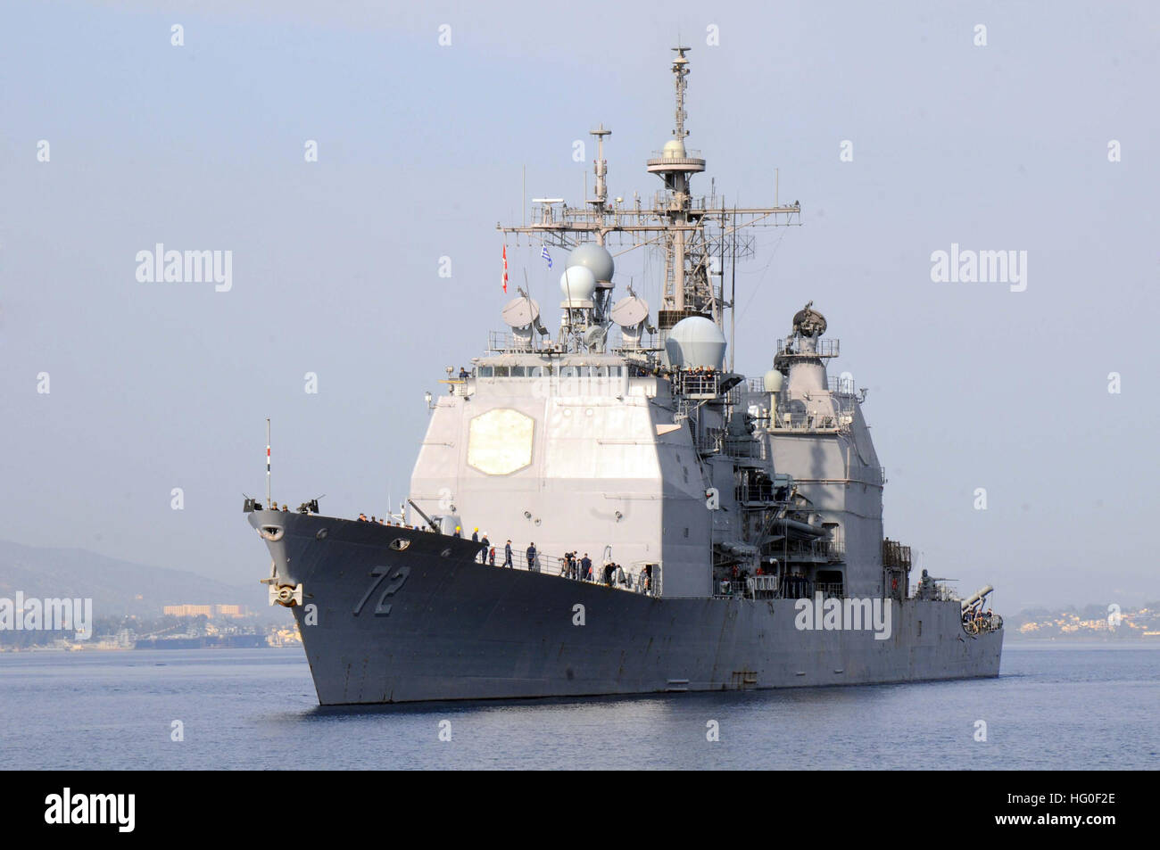 The guided-missile cruiser USS Vella Gulf (CG 72) arrives at Marathi ...