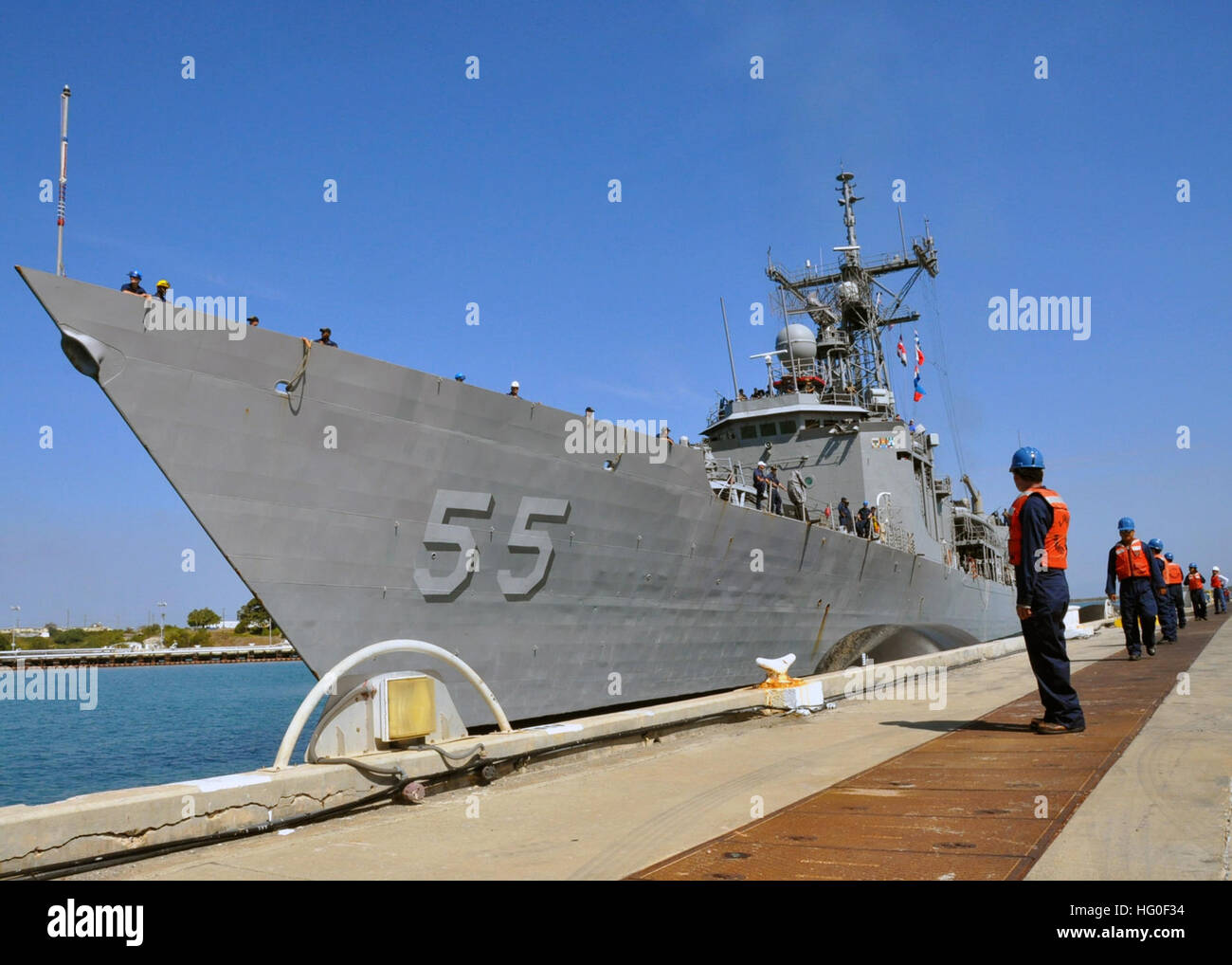 The Oliver Hazard Perry-class guided-missile frigate USS Elrod visits ...