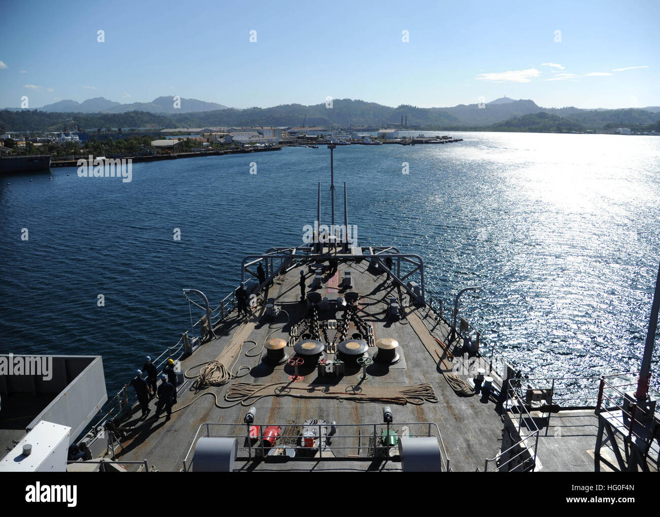 The Austin-class amphibious transport dock ship USS Denver (LPD 9 ...