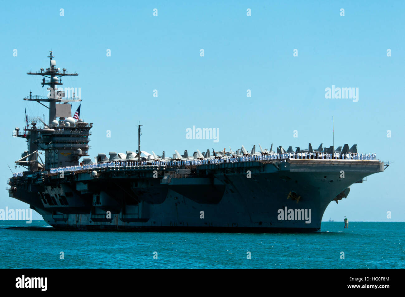 The aircraft carrier USS Carl Vinson (CVN 70) pulls into port at Joint ...