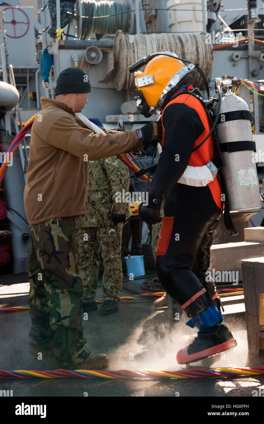 Service members, assigned to Mobile Diving and Salvage Unit 2, and the ...