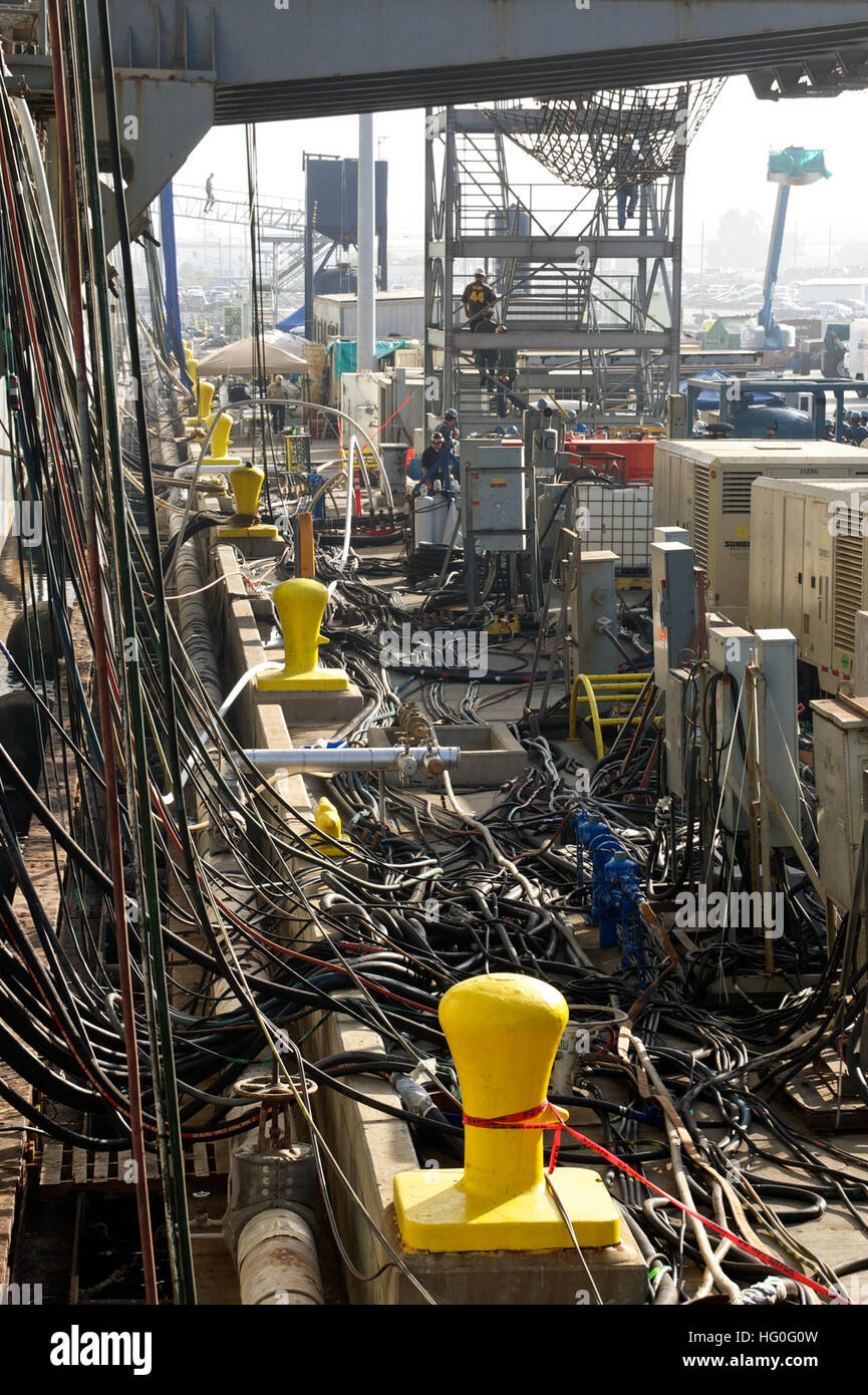 Ship communication cables hi-res stock photography and images - Alamy