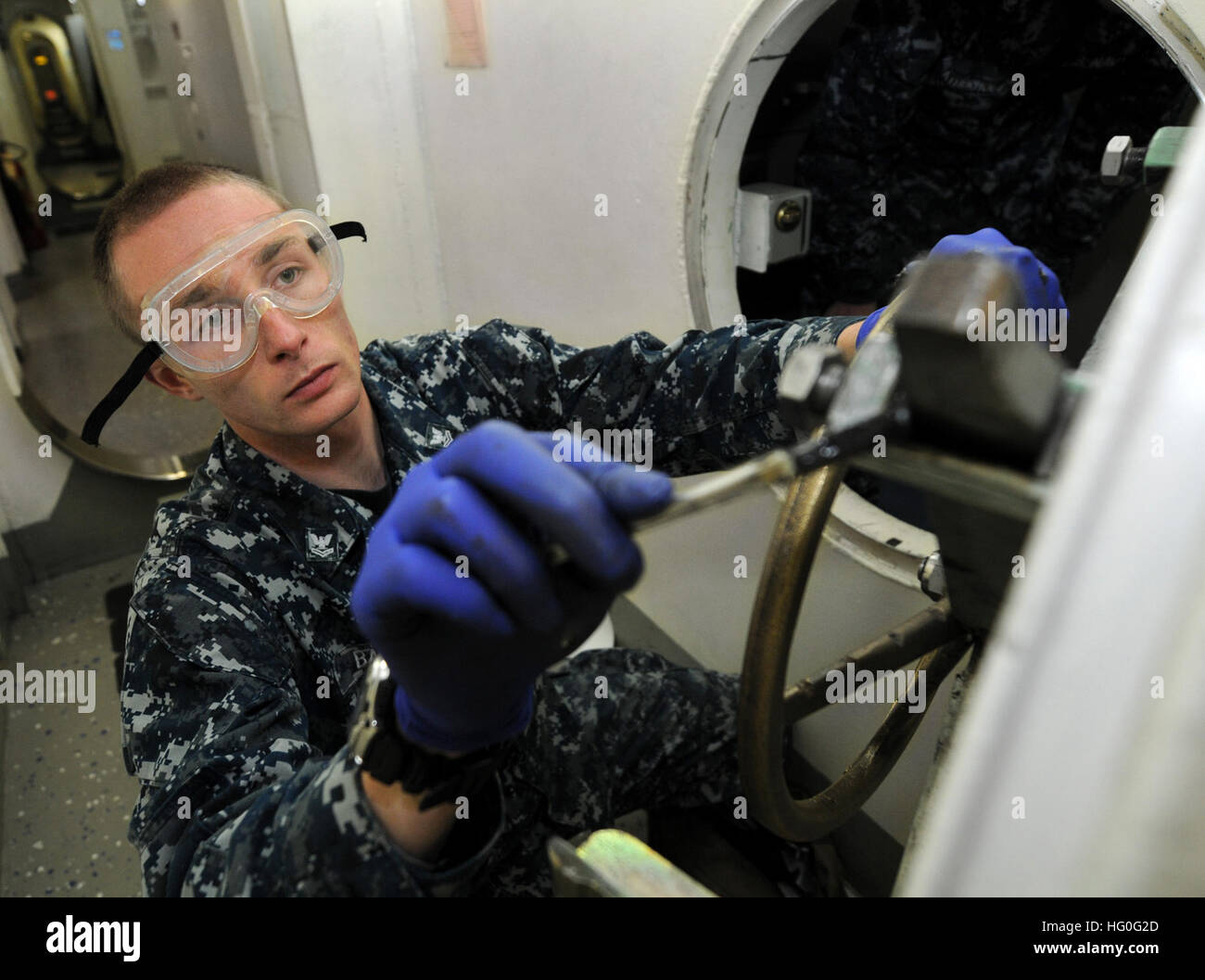 U s navy intelligence specialist 2nd hi-res stock photography and ...