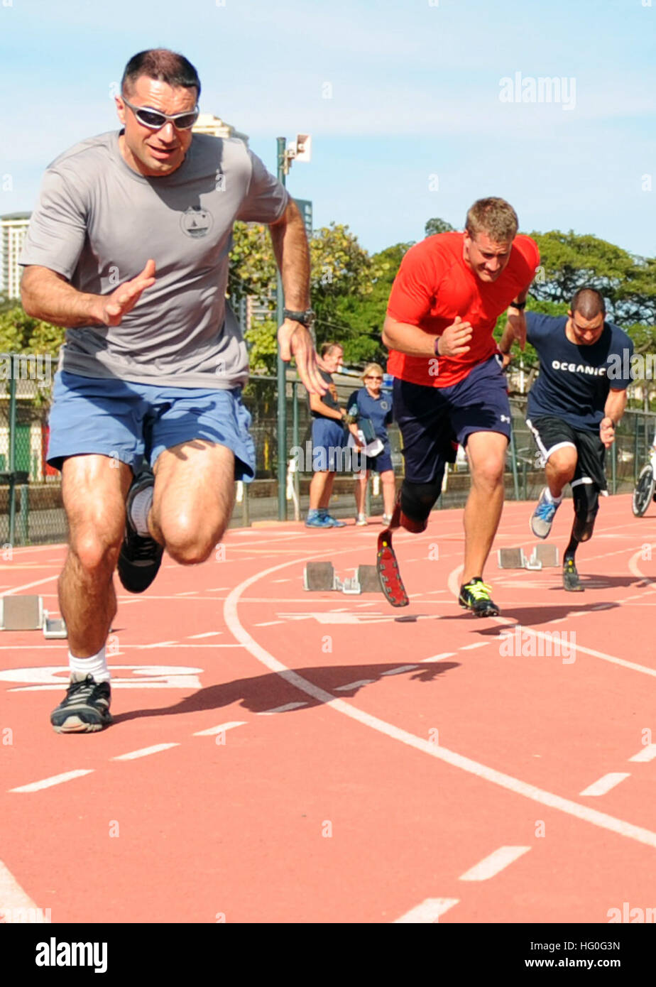 200 meter dash hi-res stock photography and images - Alamy