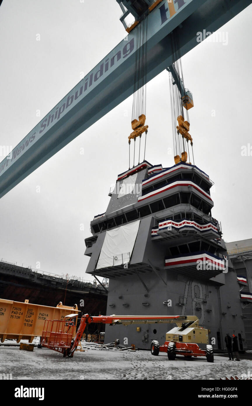 Huntington ingalls industries shipbuilding hi-res stock photography and ...