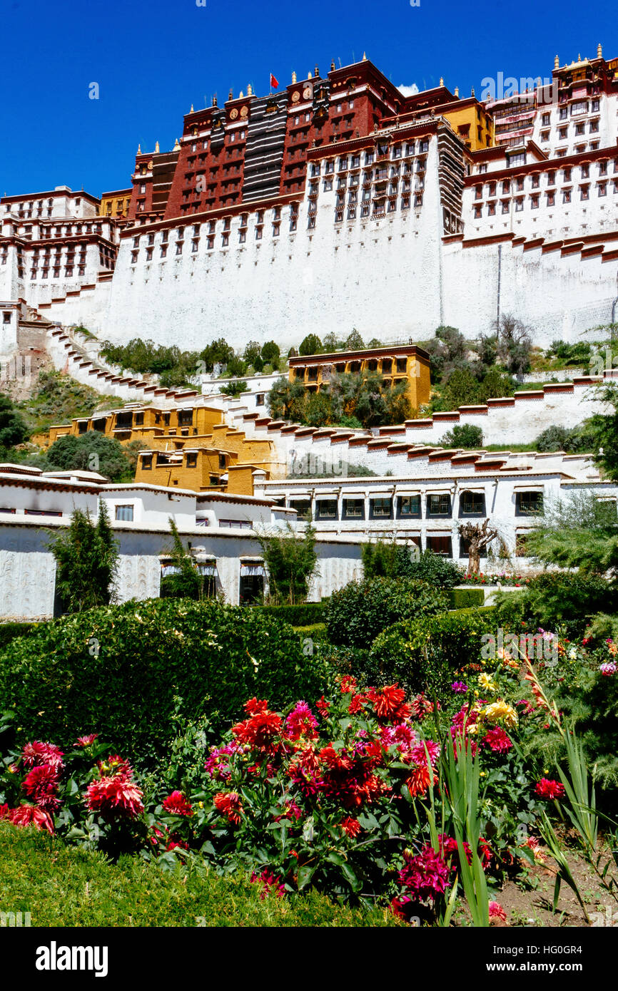 Detail of the potala palace in lhasa hi-res stock photography and ...