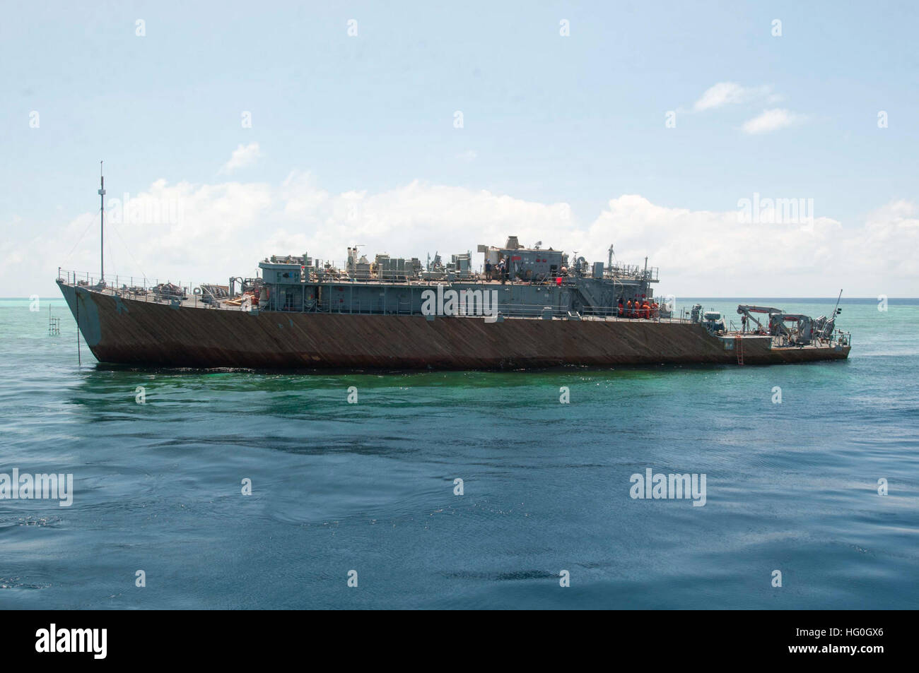 SULU SEA (March 2, 2013) The U.S. Navy mine countermeasures ship USS ...