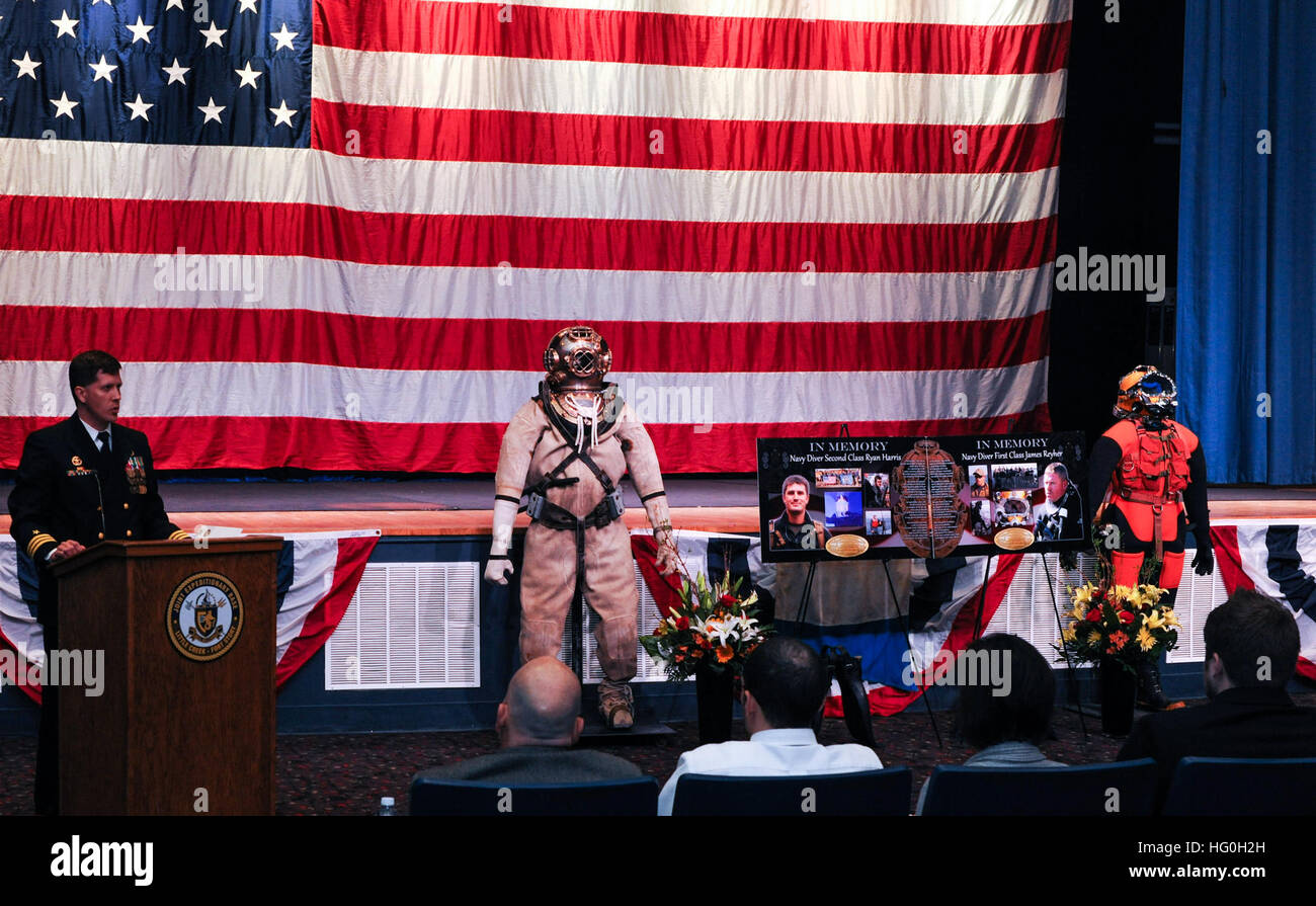 130314-N-LW591-020 VIRGINIA BEACH, Va. (March. 14, 2013) Cmdr. Michael ...