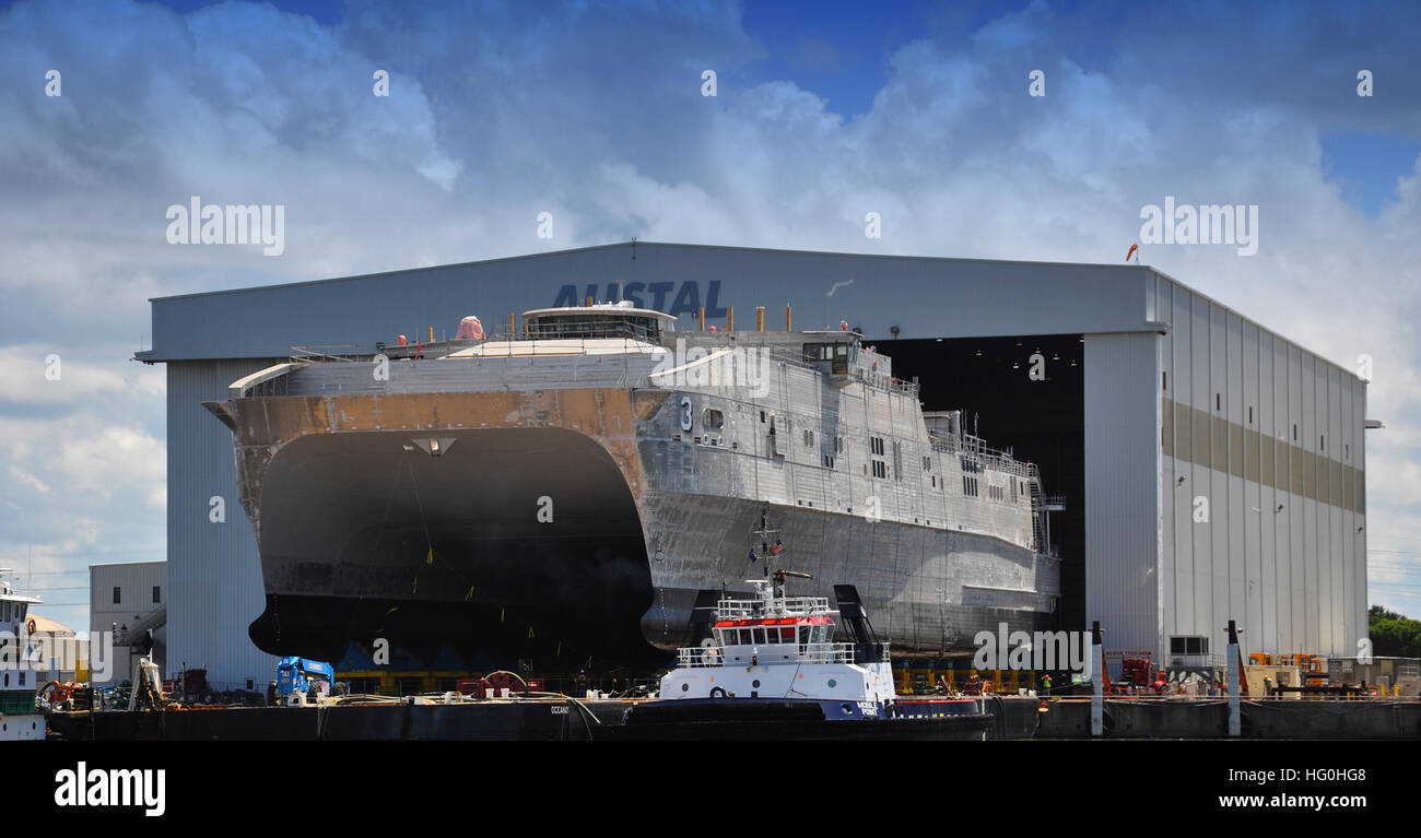 MOBILE, Ala. (June 5, 2013) The joint high-speed vessel USNS ...