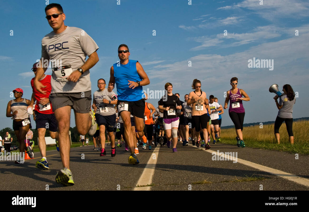 Sailors and family members participate in the Women in Defense 5K/10K ...