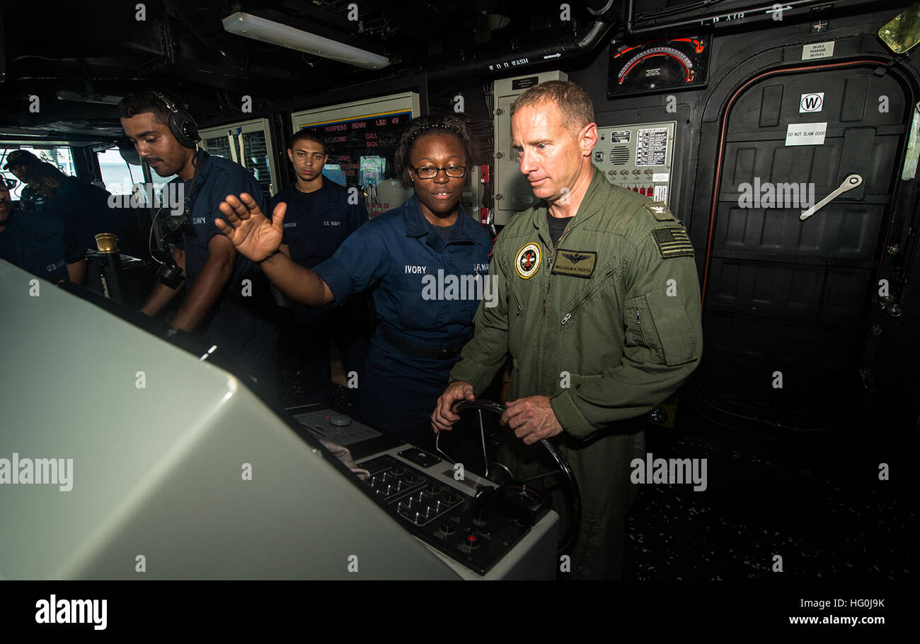 Commodore of amphibious squadron 5 hi-res stock photography and images ...