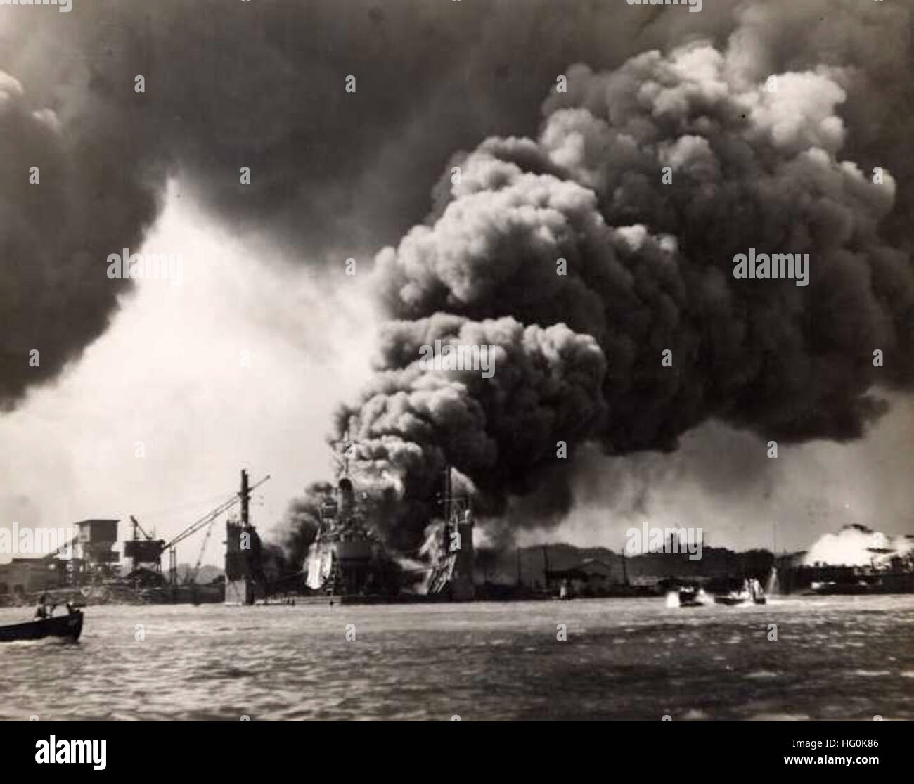 USS Shaw burning in drydock prior to explosion 80G32719 Stock Photo - Alamy
