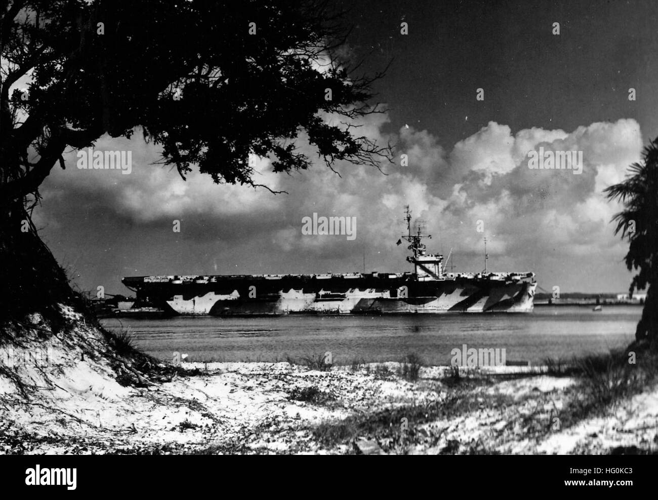 USS Guadalcanal (CVE-60) at anchor 1945 Stock Photo - Alamy