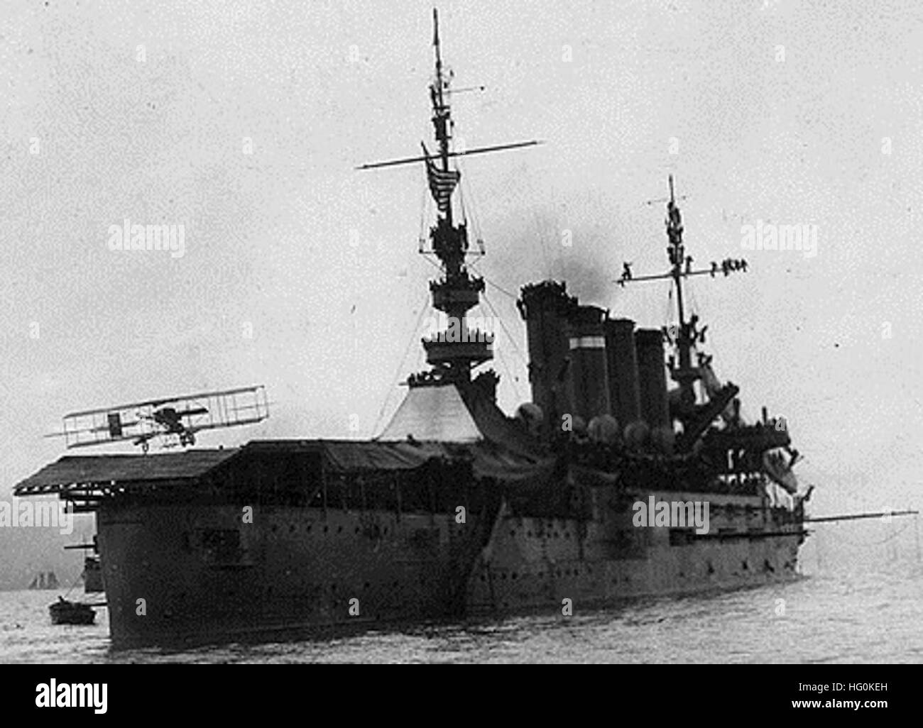 USS Pennsylvania - First airplane landing cropped Stock Photo - Alamy
