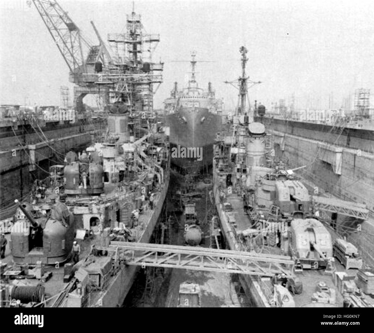 USS Prairie (AD-15) in dry dock with destroyers 1965 Stock Photo - Alamy