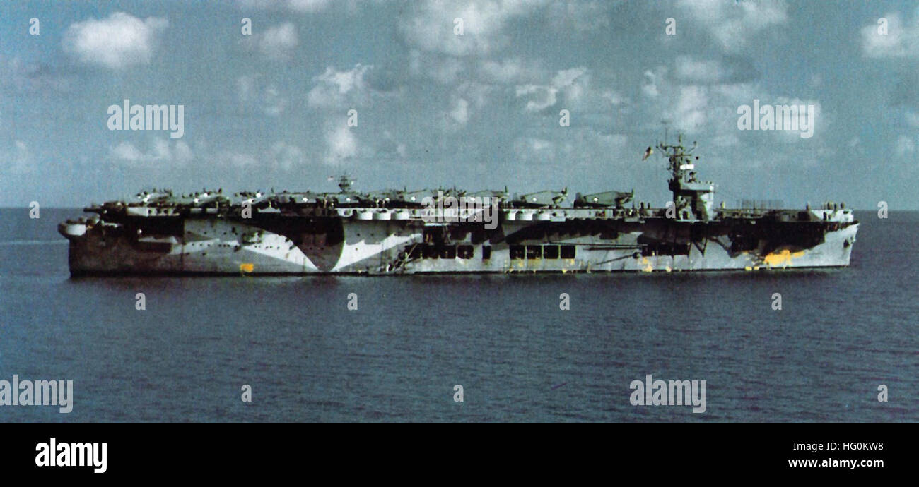USS Santee (CVE-29) Oct 1942 Stock Photo - Alamy