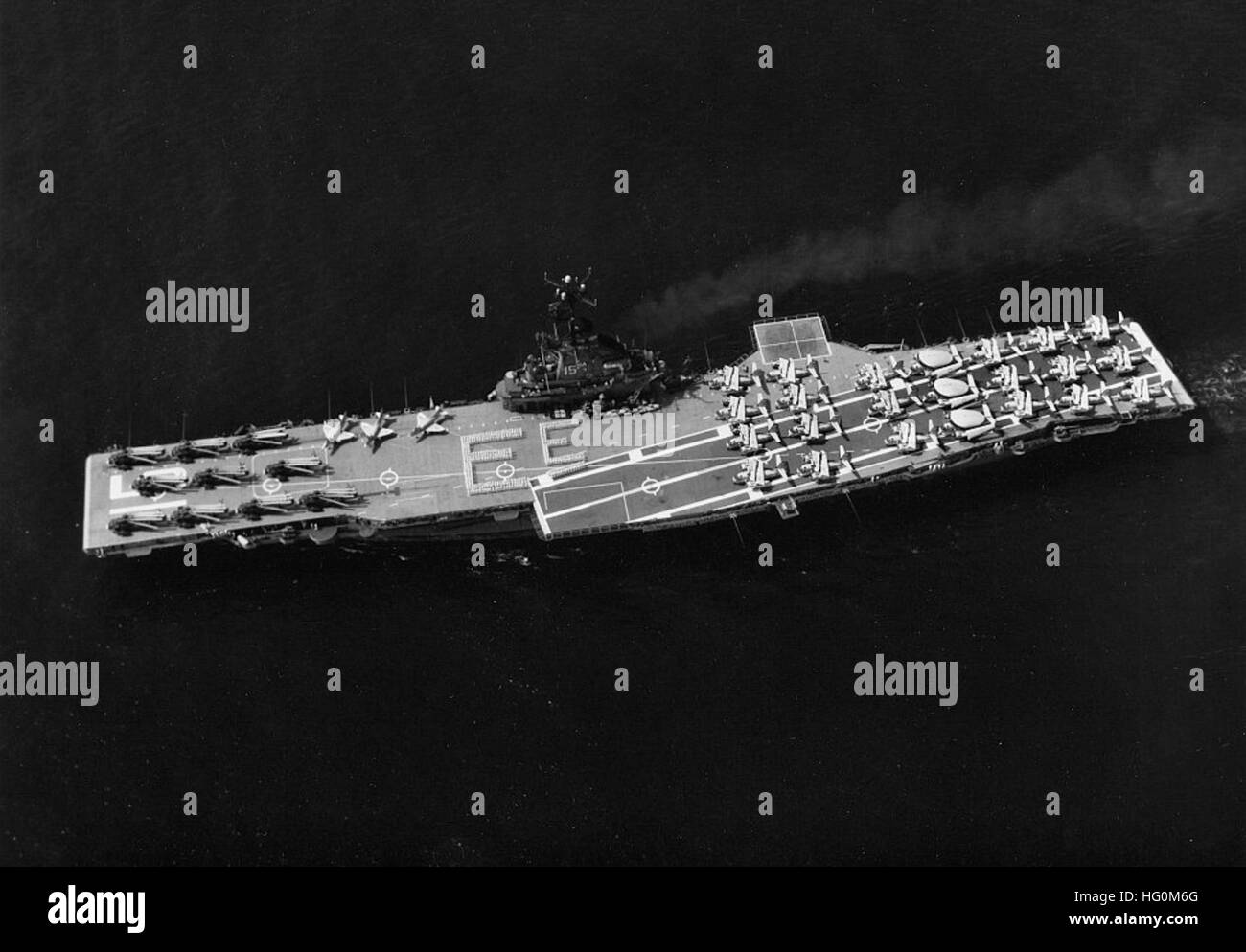USS Randolph (CVS-15) underway 1963 Stock Photo - Alamy