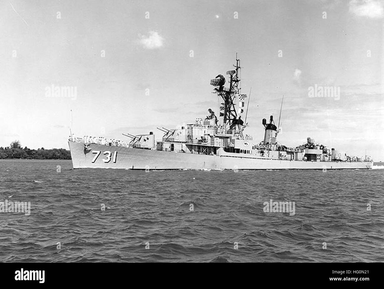 USS Maddox (DD-731) entering Pearl Harbor 1966 Stock Photo - Alamy