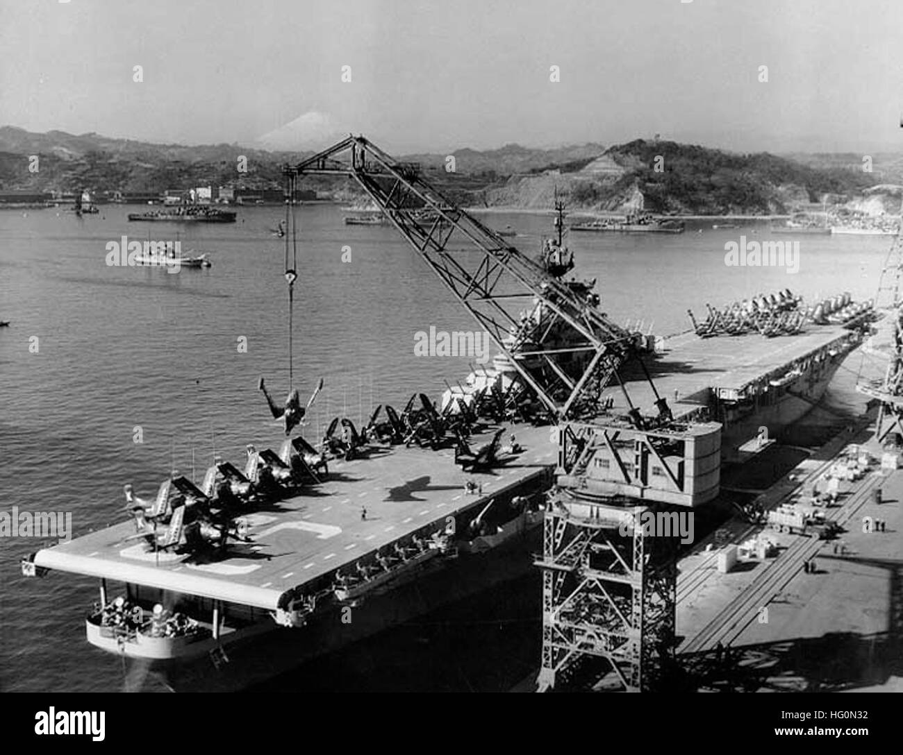 USS Leyte (CV-32), Yokosuka, Japan, 1951 Stock Photo - Alamy