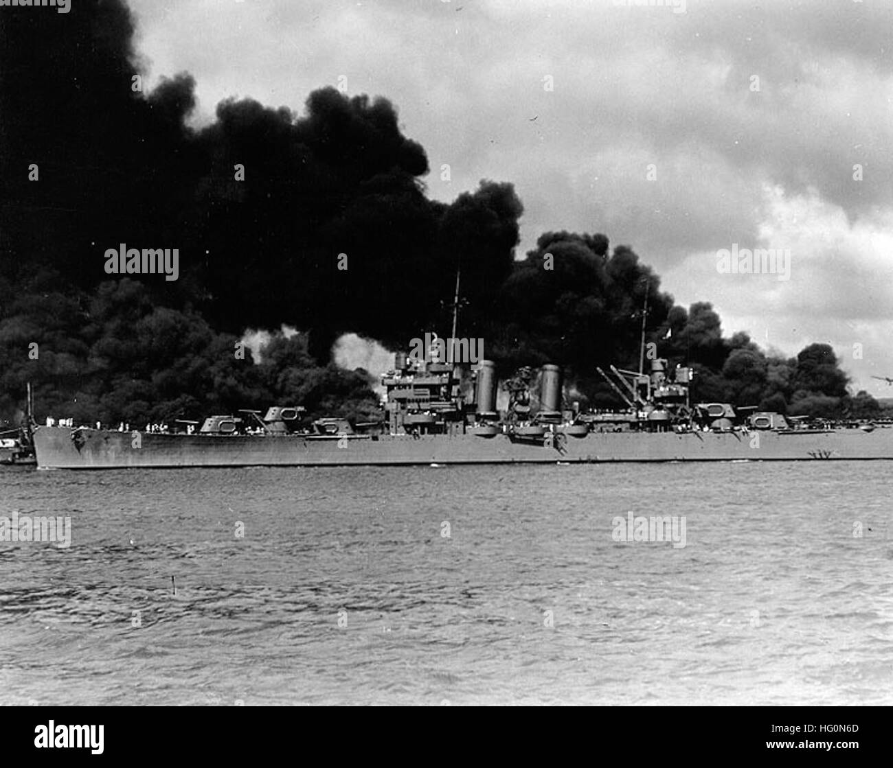 The light cruiser USS Phoenix (CL-46) is underway, performing surface ...
