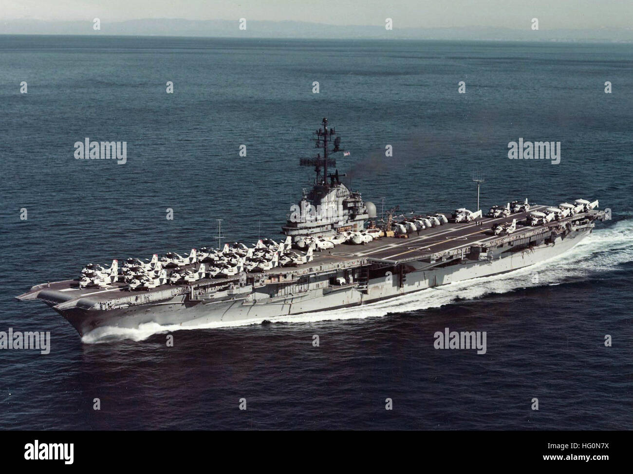 Uss ticonderoga (cvs 14) hi-res stock photography and images - Alamy