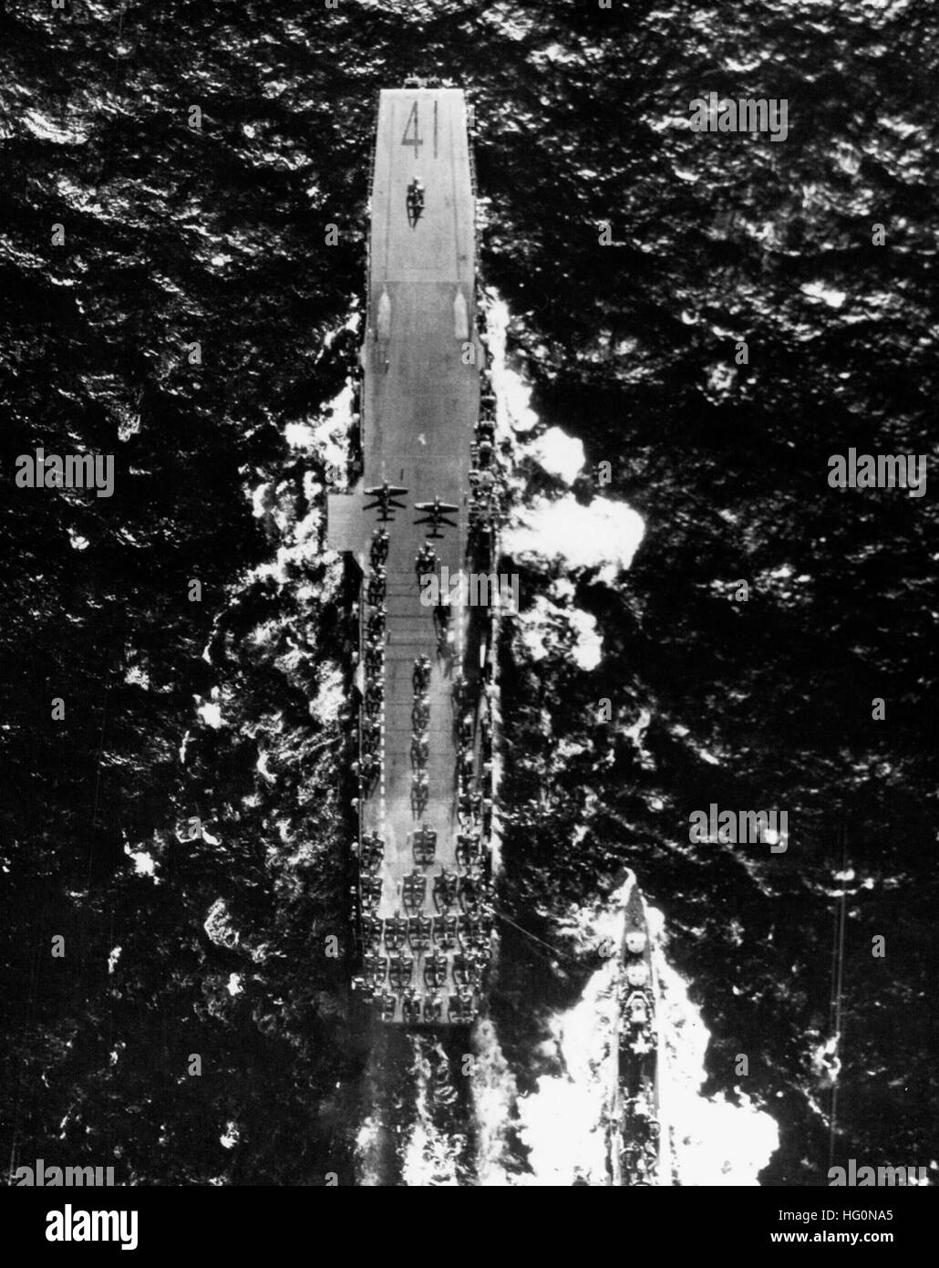 USS Midway (CVB-41) overhead view 1946 Stock Photo - Alamy