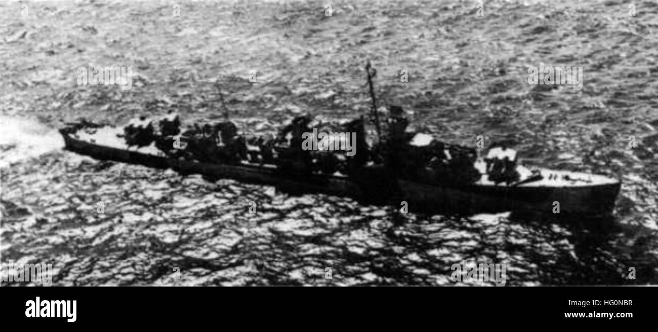 USS Selfridge, a Porter-class destroyer, is underway in April 1945 ...