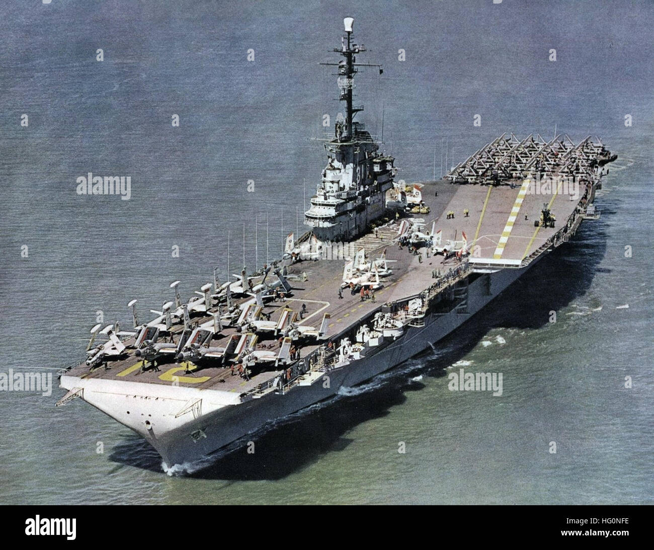 USS Bon Homme Richard (CVA-31) underway c1956 Stock Photo - Alamy