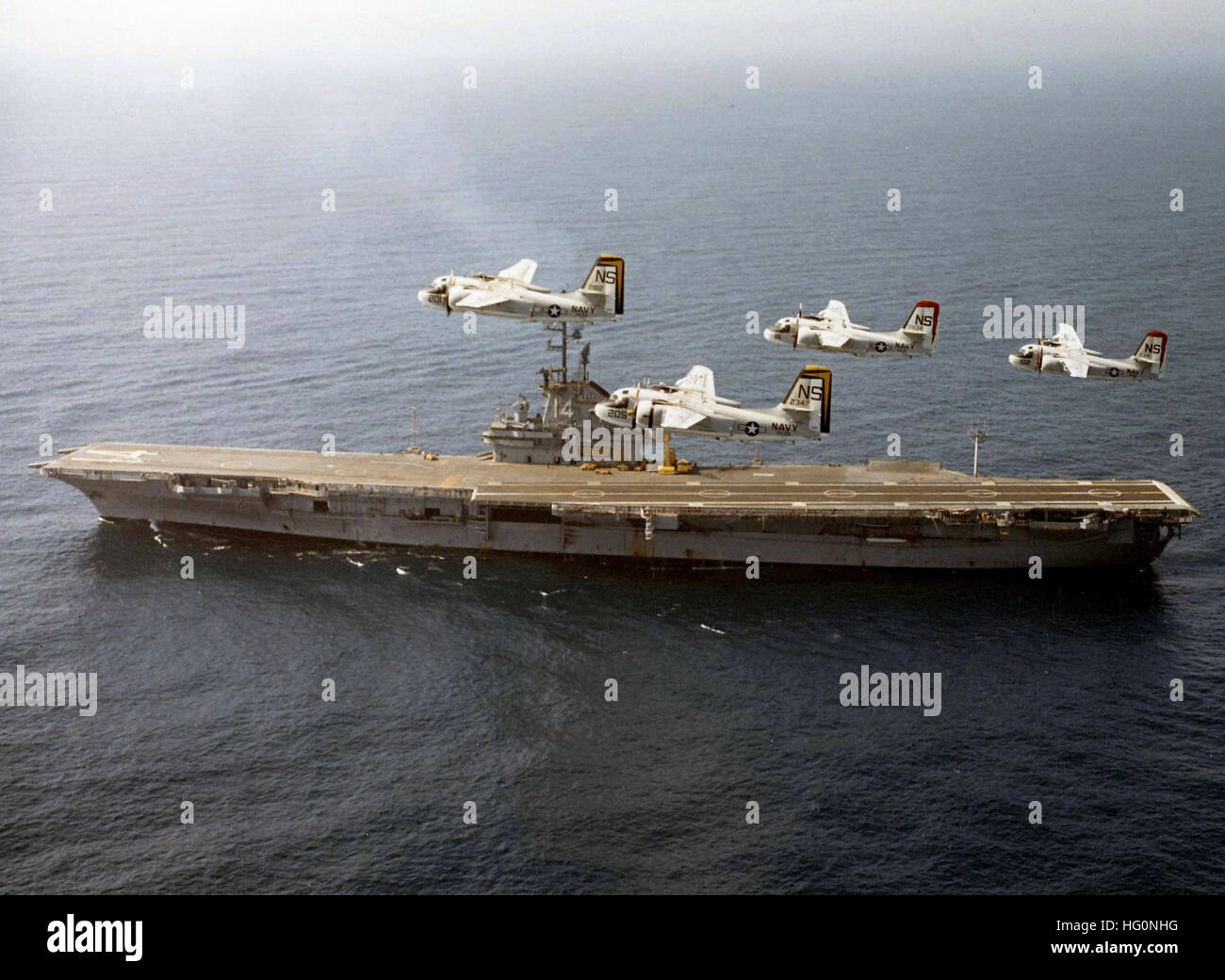 Uss ticonderoga (cvs 14) hi-res stock photography and images - Alamy
