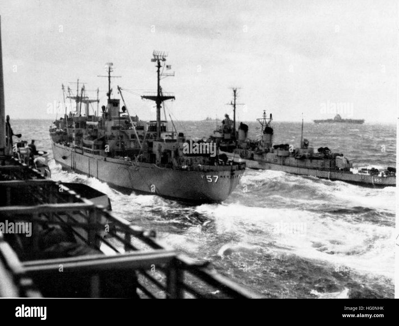 Uss regulus af 57 obannon dd 450 hi-res stock photography and images ...