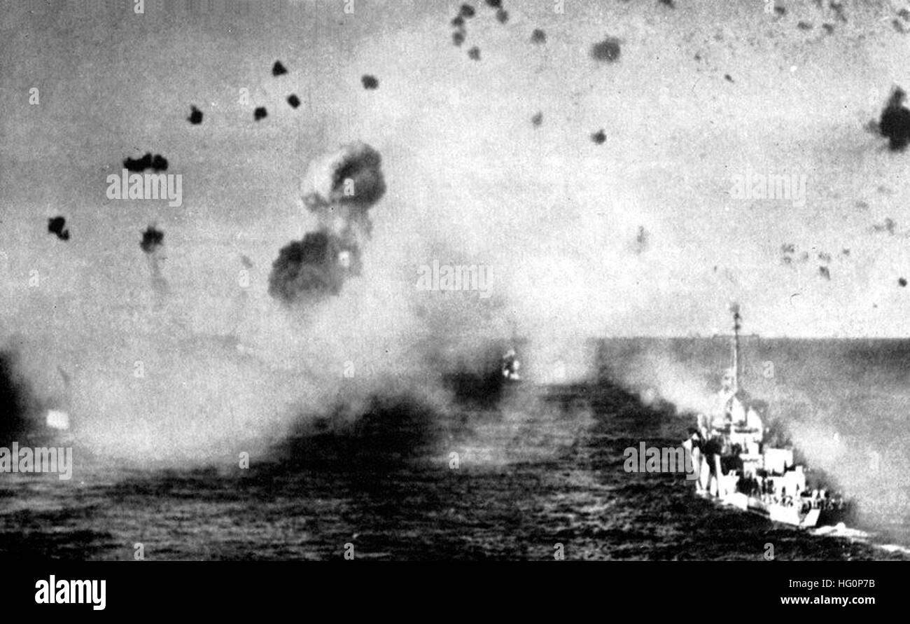 US ships under attack in Lingayen Gulf January 1945 Stock Photo - Alamy