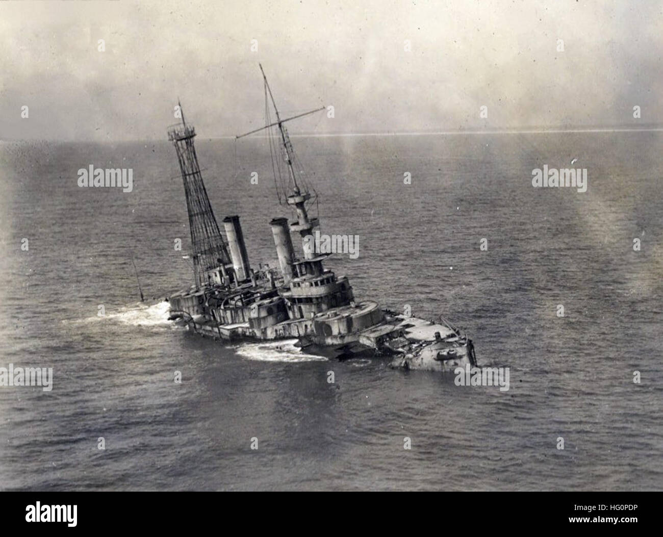 USS Massachusetts (BB-2) sinking 1921 Stock Photo - Alamy