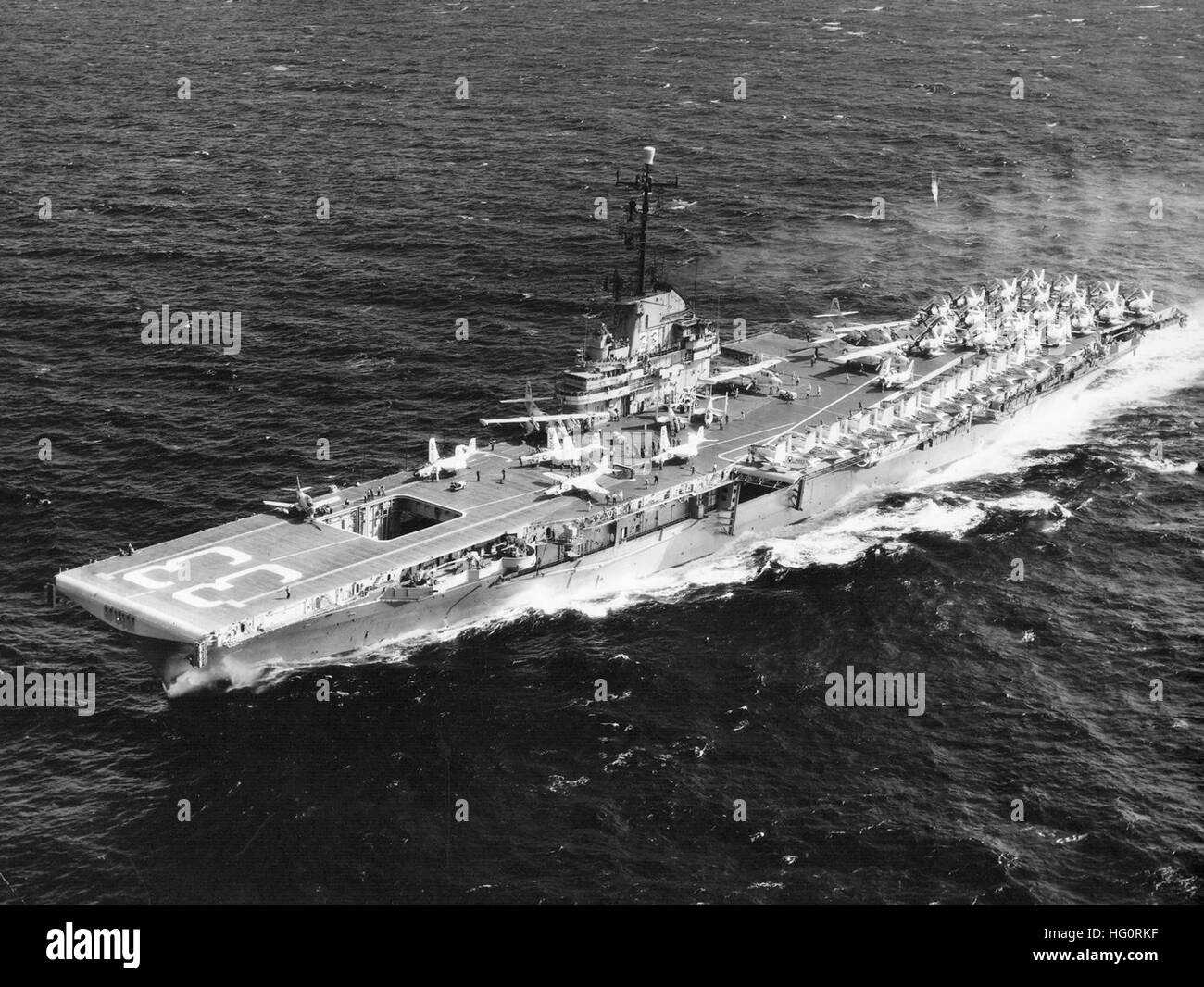 USS Kearsarge (CVA-33) underway c1957 Stock Photo - Alamy
