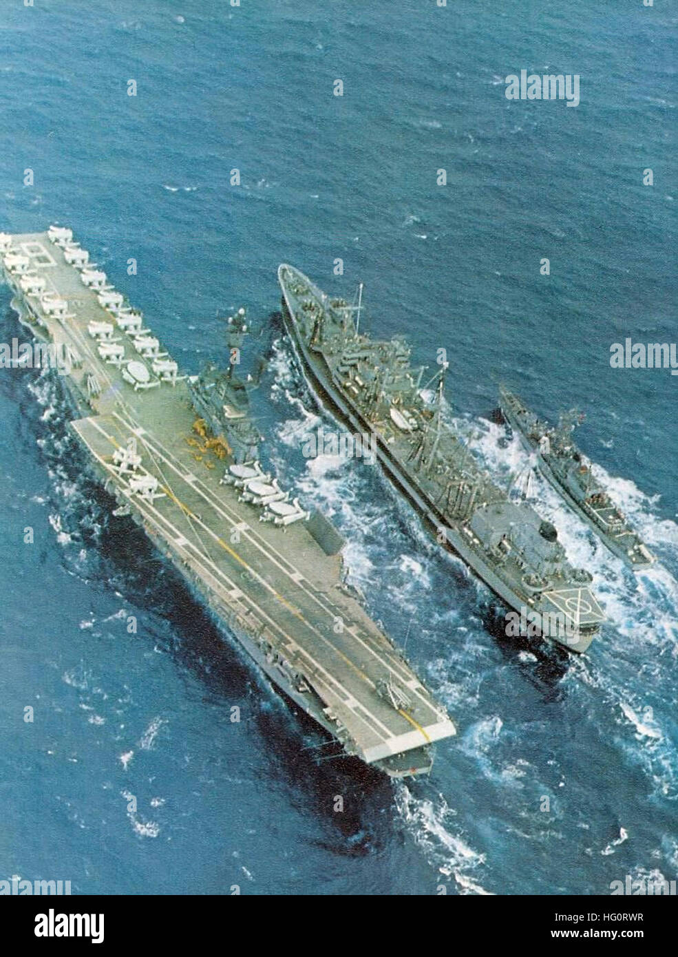 USS Mississinewa (AO-144) refueling USS Essex (CVS-9) 1967 Stock Photo ...