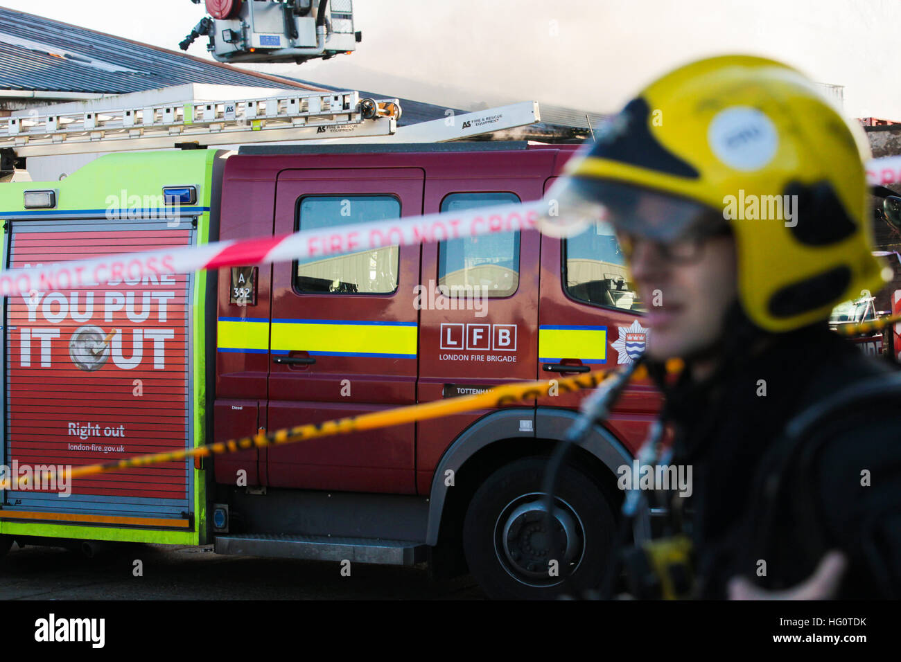 Fire men breathing apparatus fire hi-res stock photography and images ...