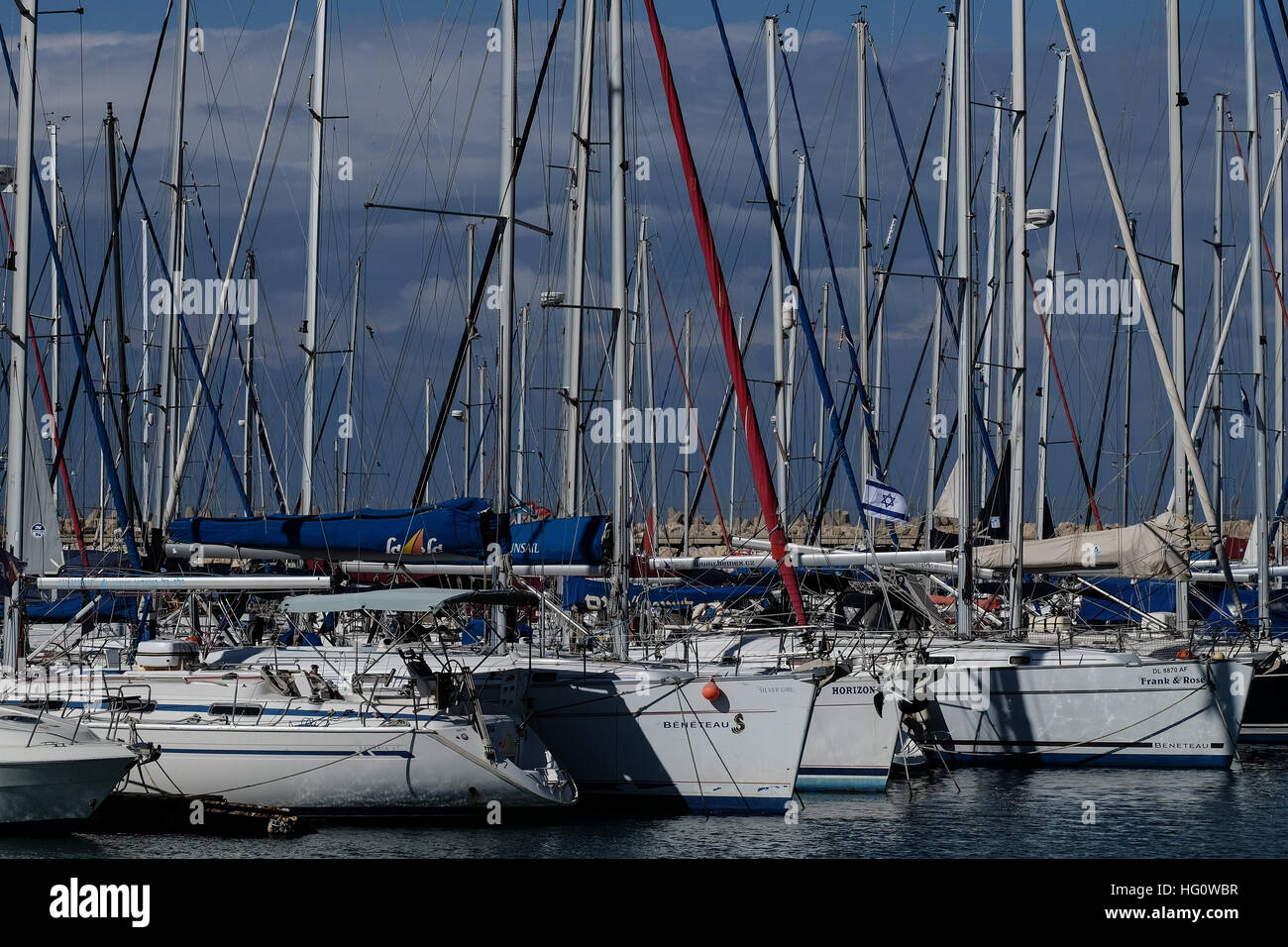Oil pollution from boats hi-res stock photography and images - Alamy