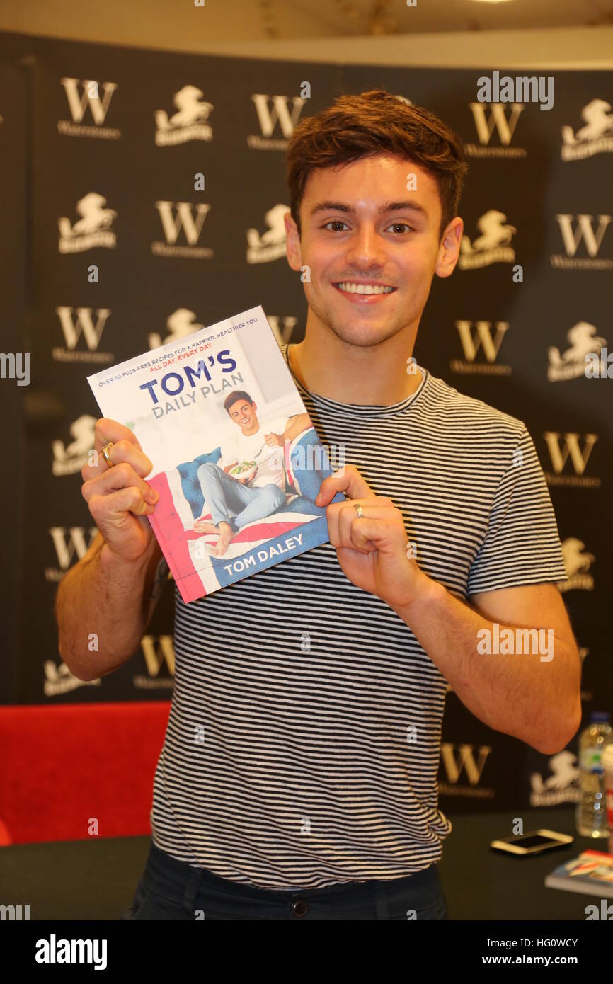Tom daley book signing hi-res stock photography and images - Alamy