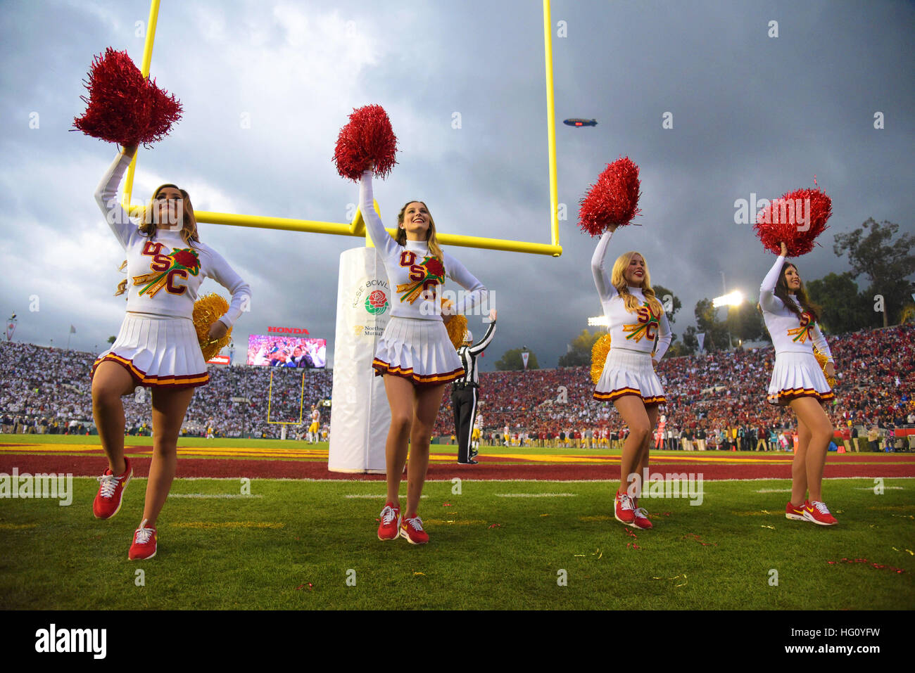 Usc Cheerleaders Stock Photos & Usc Cheerleaders Stock Images - Alamy