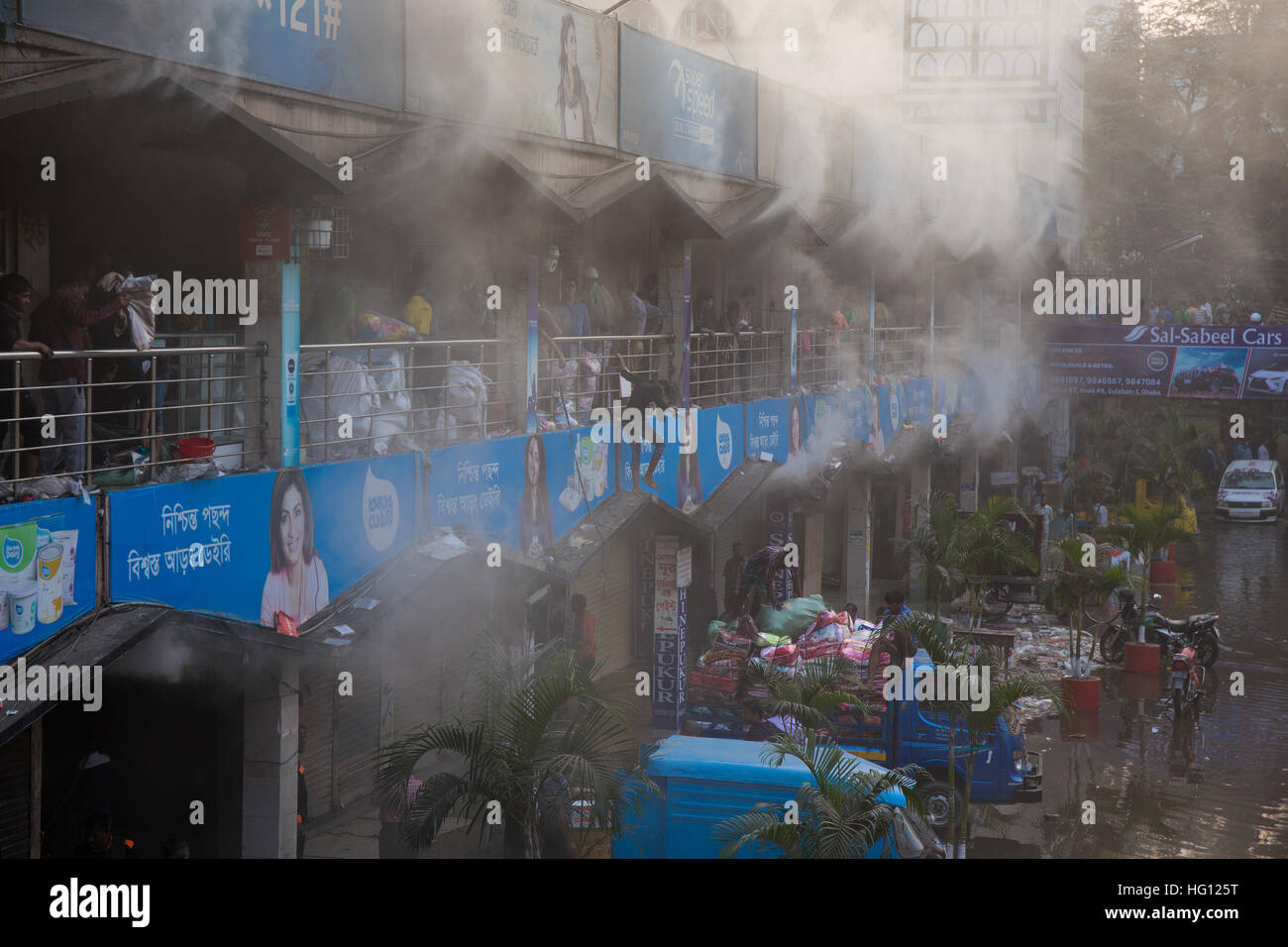 Dhaka, Bangladesh. 3rd Jan, 2017. Fire burning in Gulshan DCC Market in ...
