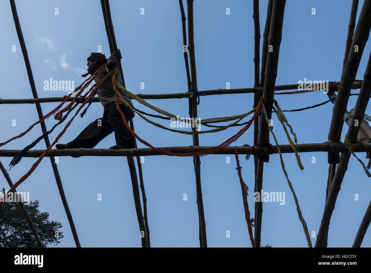 Kolkata, India's West Bengal State. 3rd Jan, 2017. An Indian laborer ...