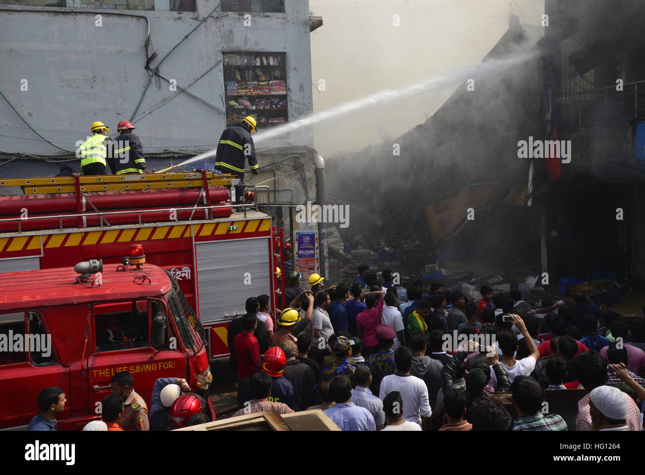 Dhaka, Bangladesh. 3rd Jan, 2017. Bangladeshi firefighters try to douse ...
