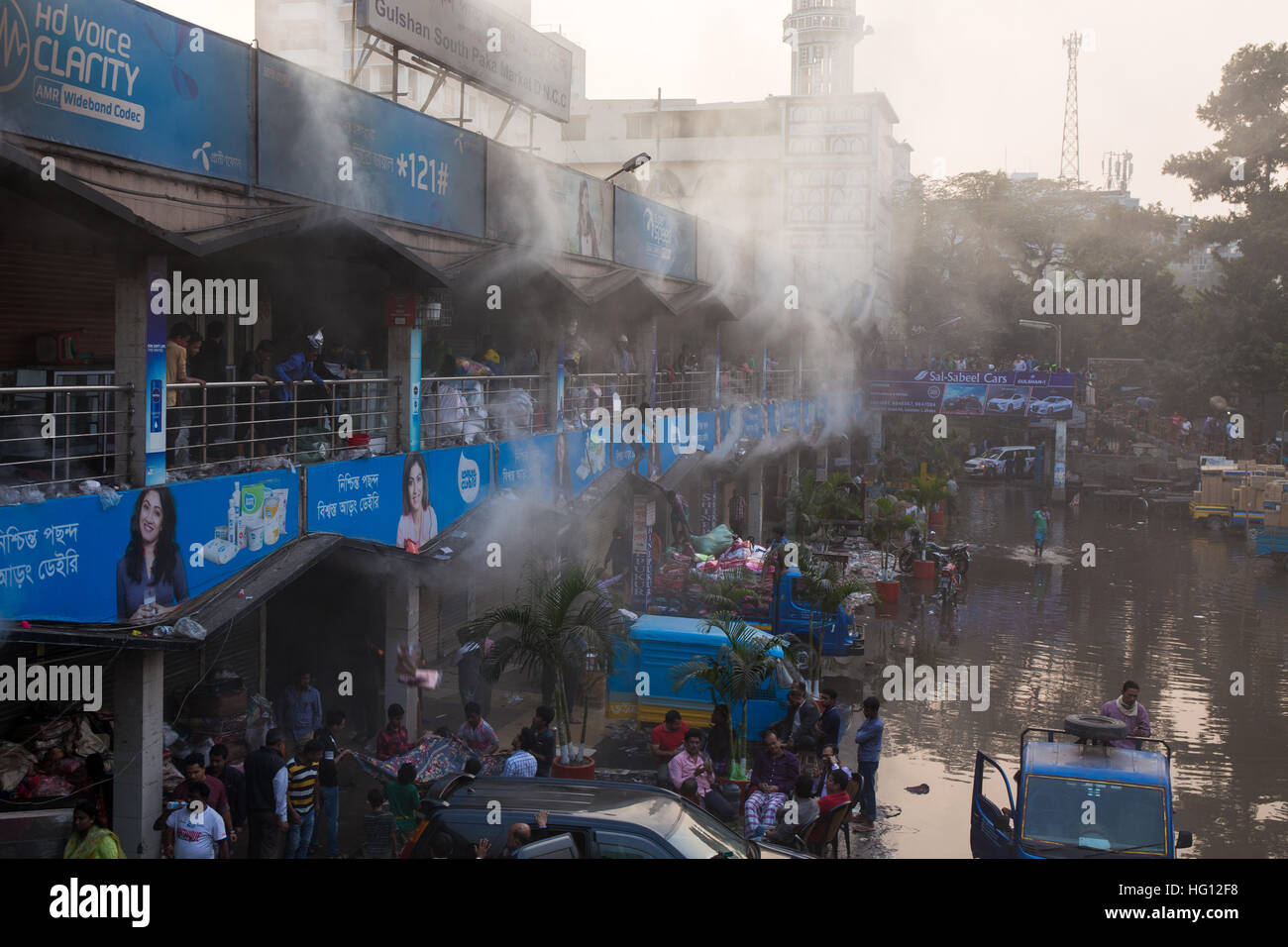 Dhaka, Bangladesh. 3rd Jan, 2017. Fire burning in Gulshan DCC Market in ...