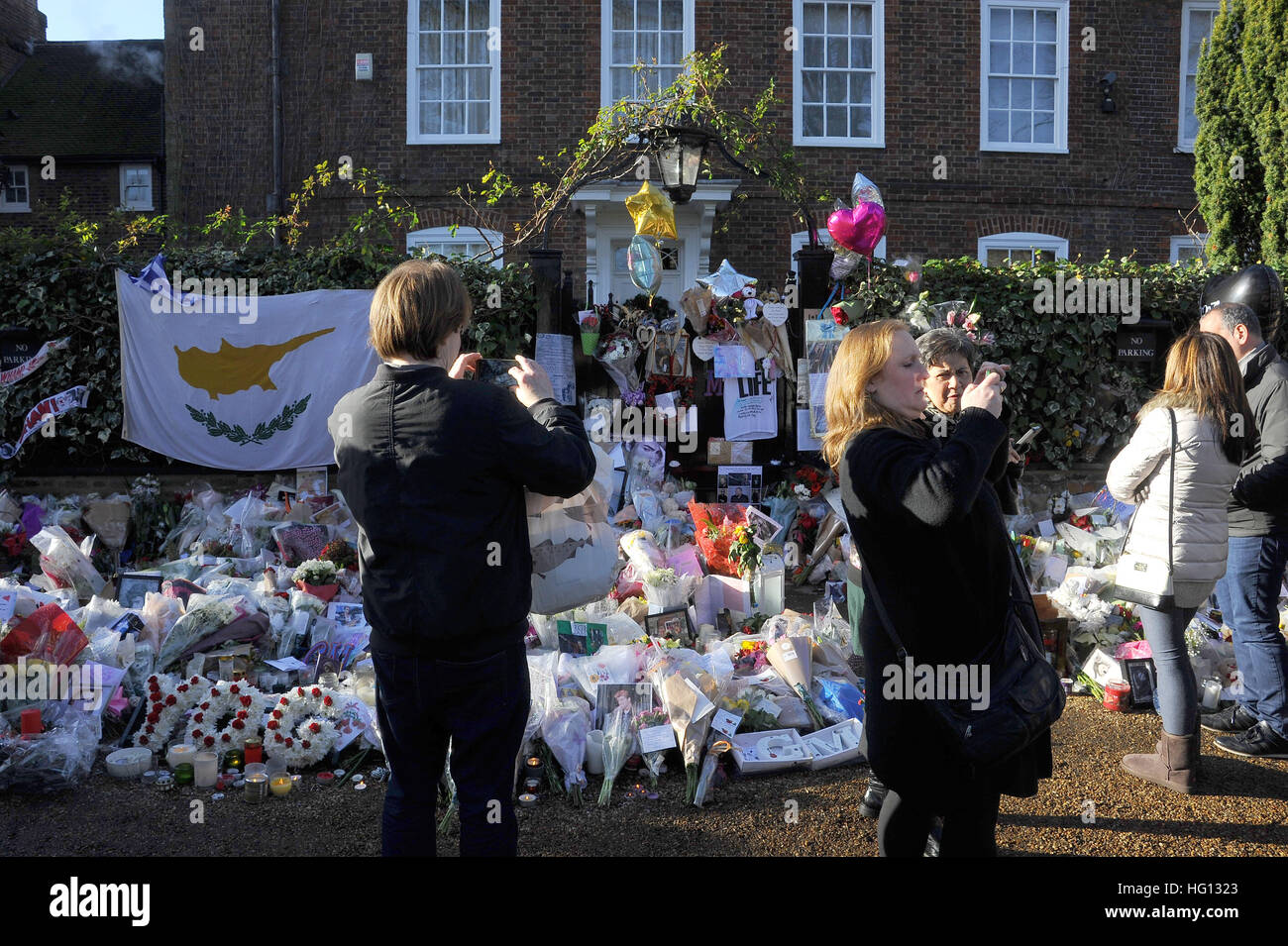 2017 george michael fans tr hi-res stock photography and images - Alamy