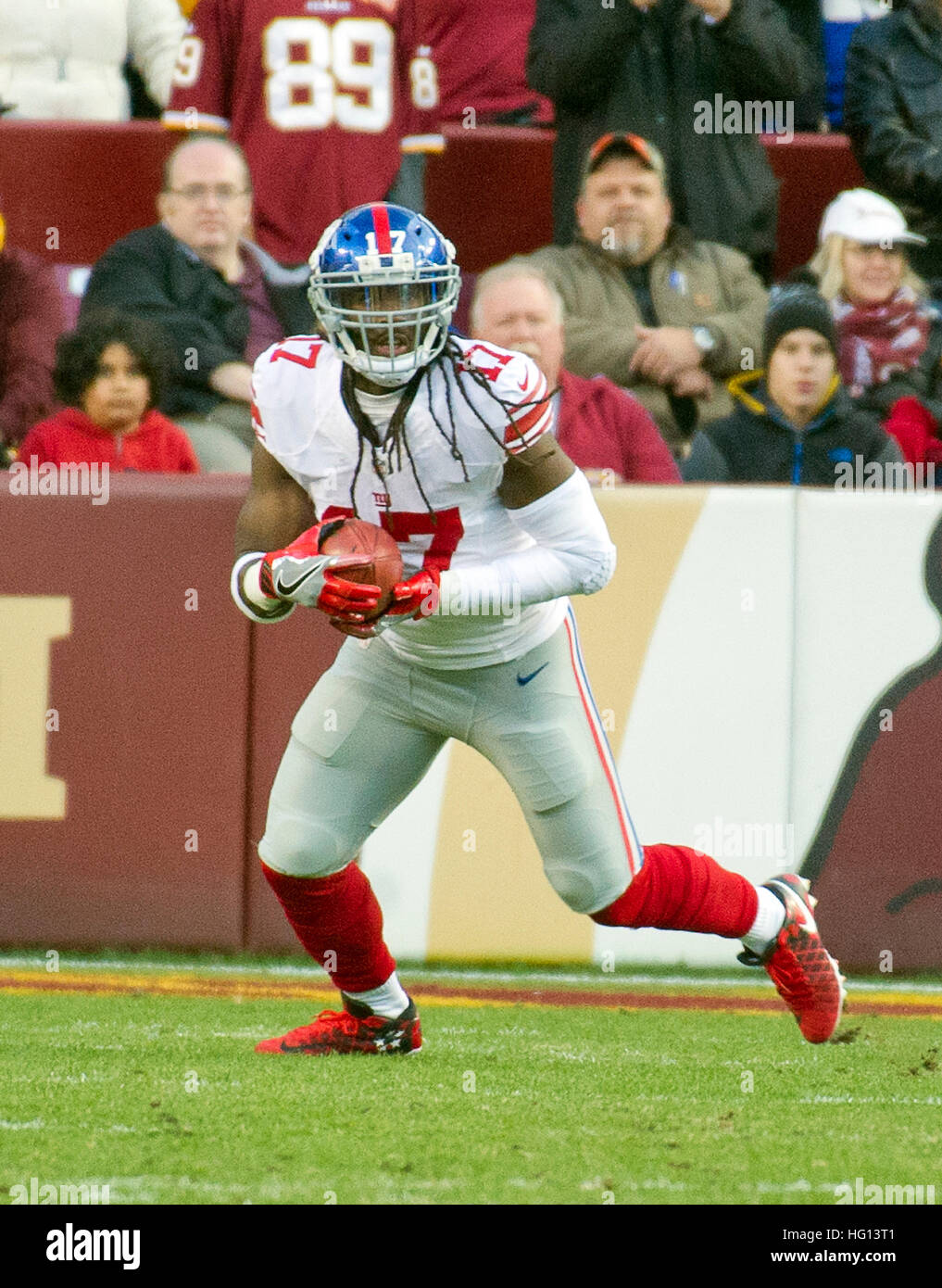 New York Giants wide receiver Dwayne Harris (17) returns a punt in ...