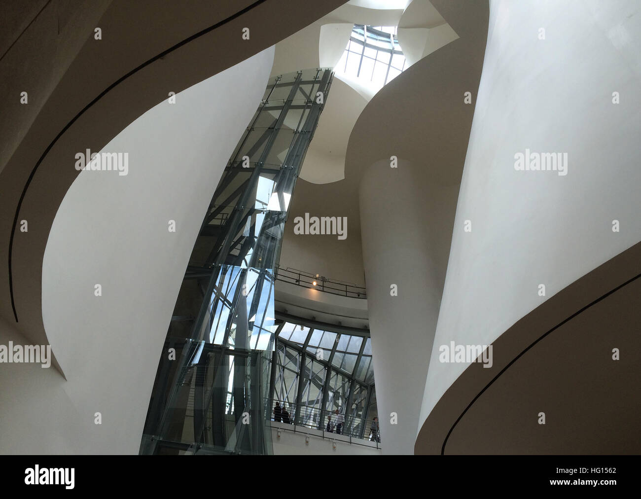 Bilbao guggenheim museum 2016 hi-res stock photography and images - Alamy