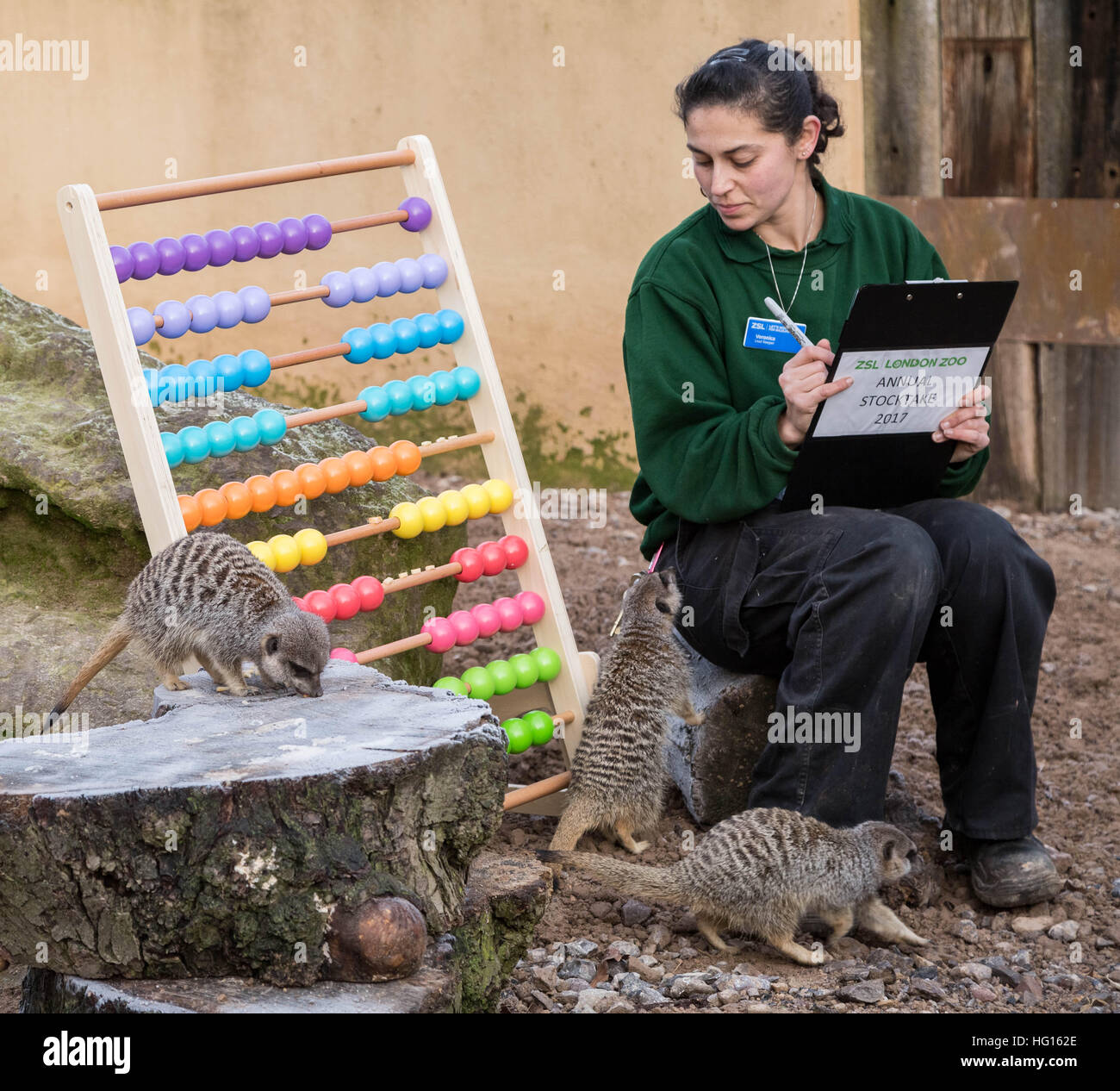 London zoo keeper hi-res stock photography and images - Alamy