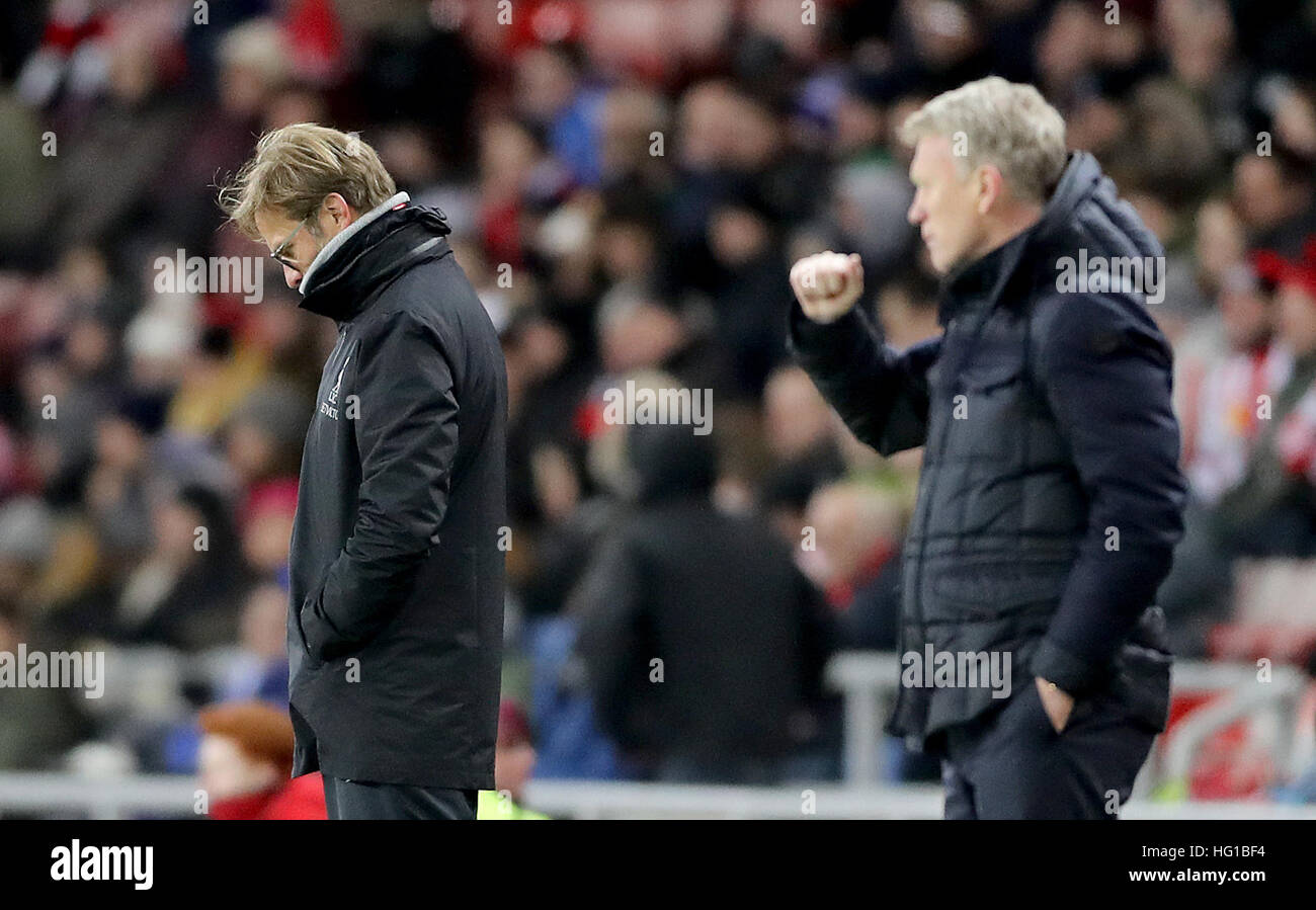 Liverpool manager Jurgen Klopp (left) appears dejected during the ...