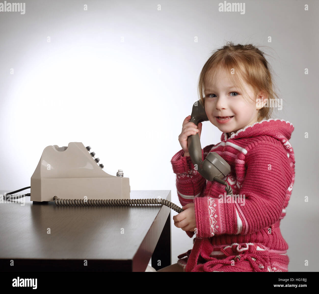 little girl using old phone Stock Photo - Alamy